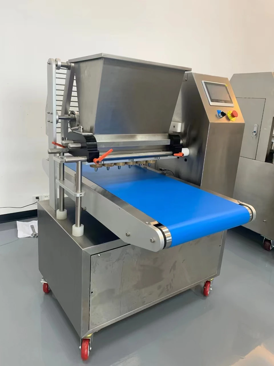 High-productivity Macaron Biscuit Maker - Automatic & Efficient