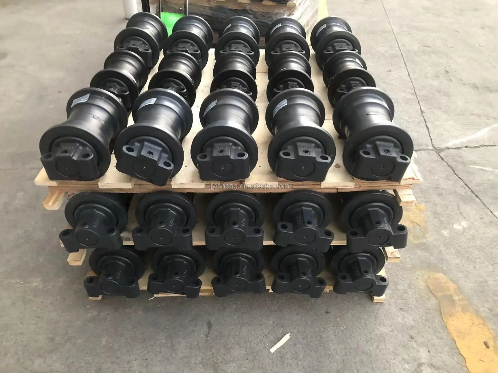 R300 R305 R320 R360 R450 R500 R520 R80 Excavator Track Roller Spare Parts
