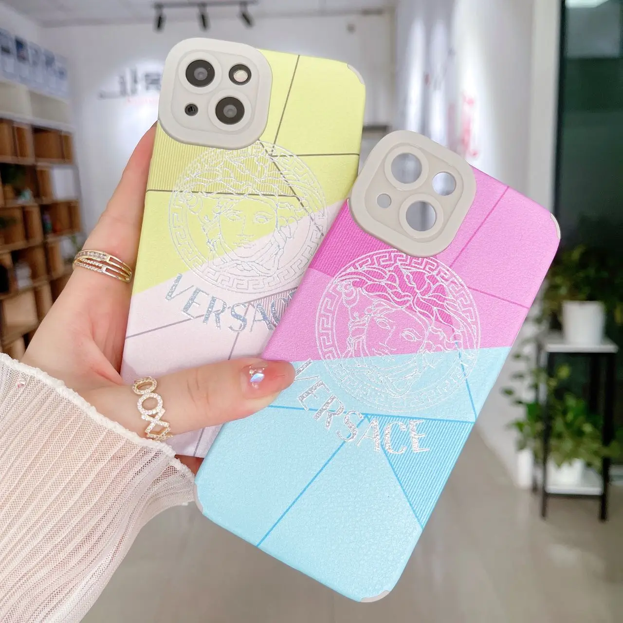 Wholesale Low Price Famous Logo Leather Mobile Phone Cases