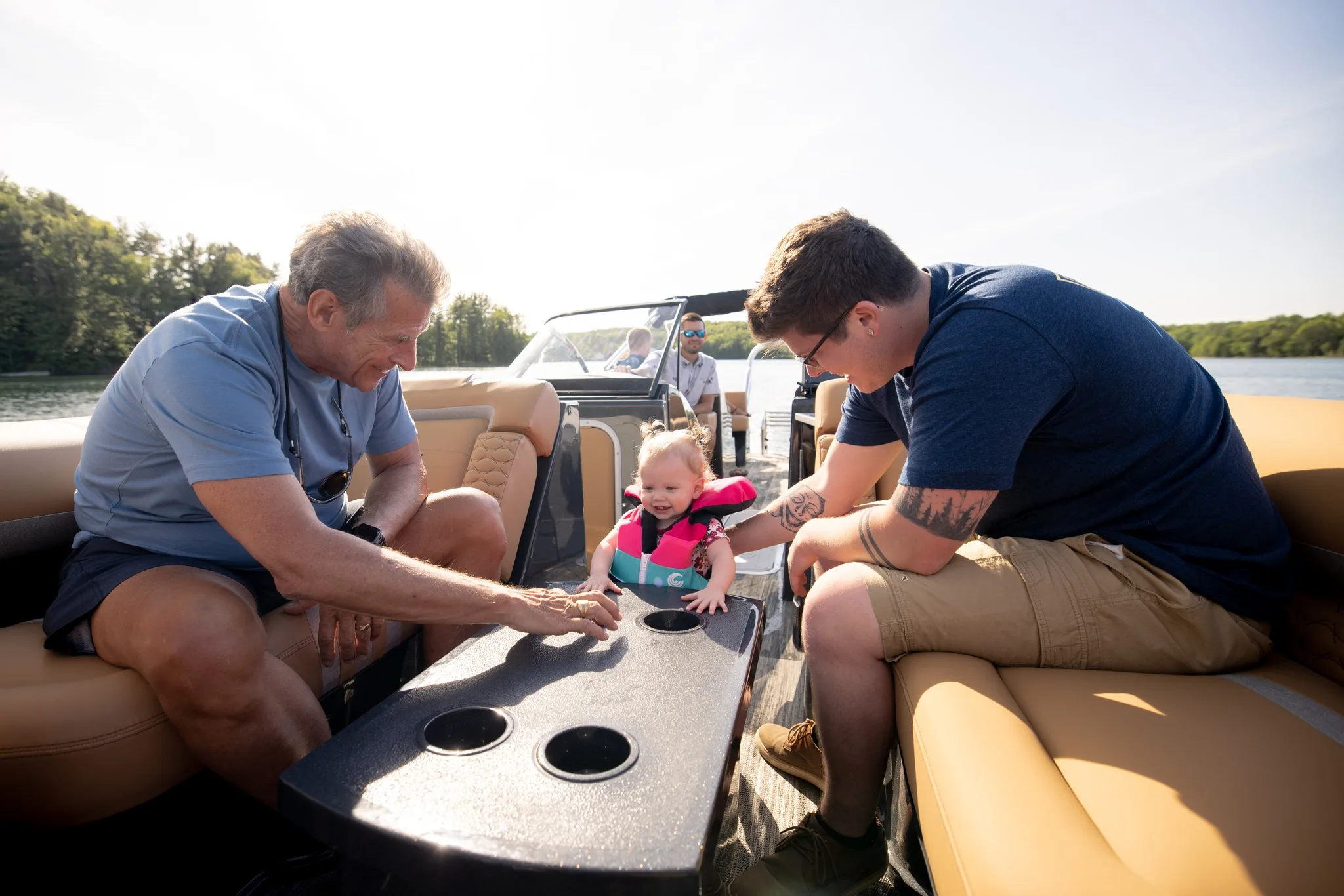 9M Pontoon Boat Manufacturer - Tritoon Boat with Sporty Pontoons
