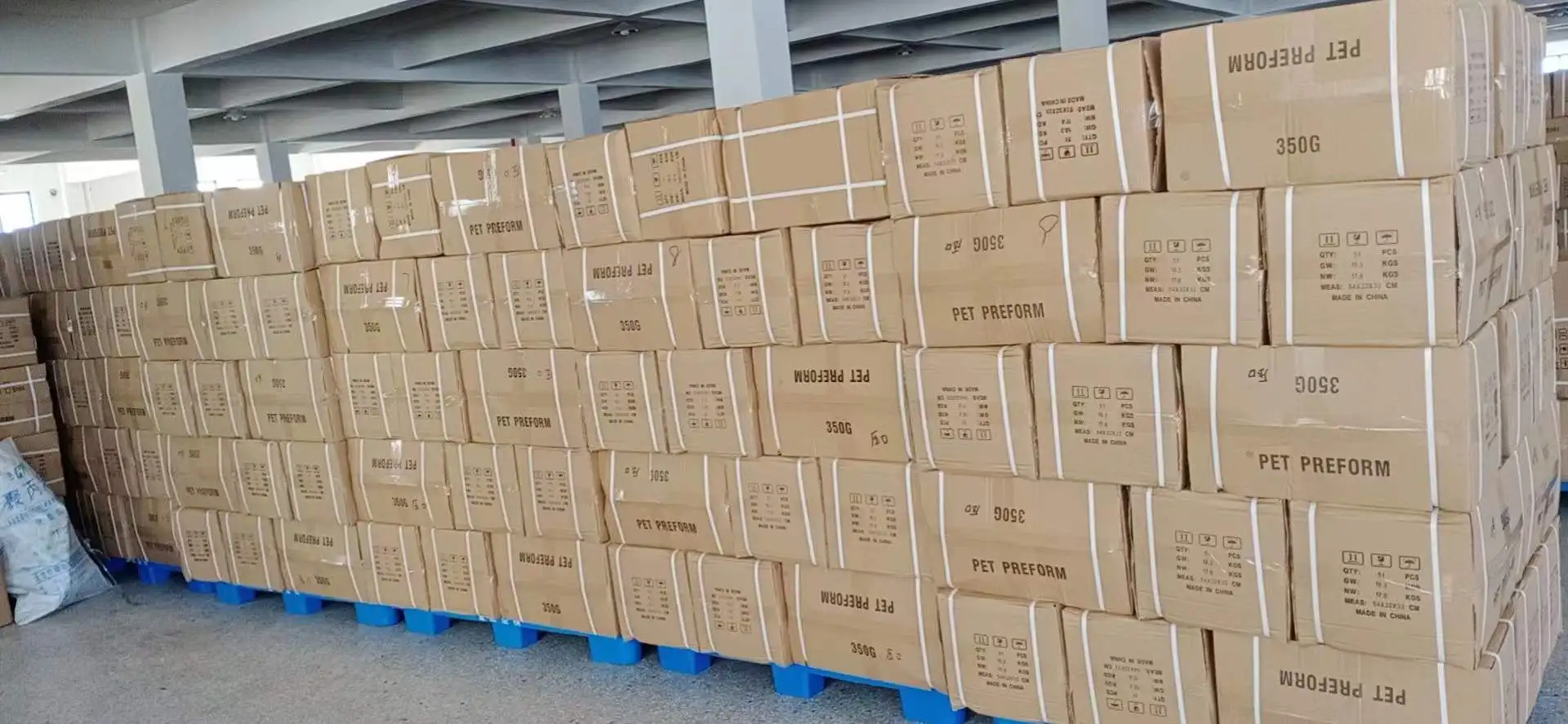 5 Gallon Water Pet Bottle With Handle,185g,200g,210g,220g,230g,240g,250g,260g,270g,280g,300g ...