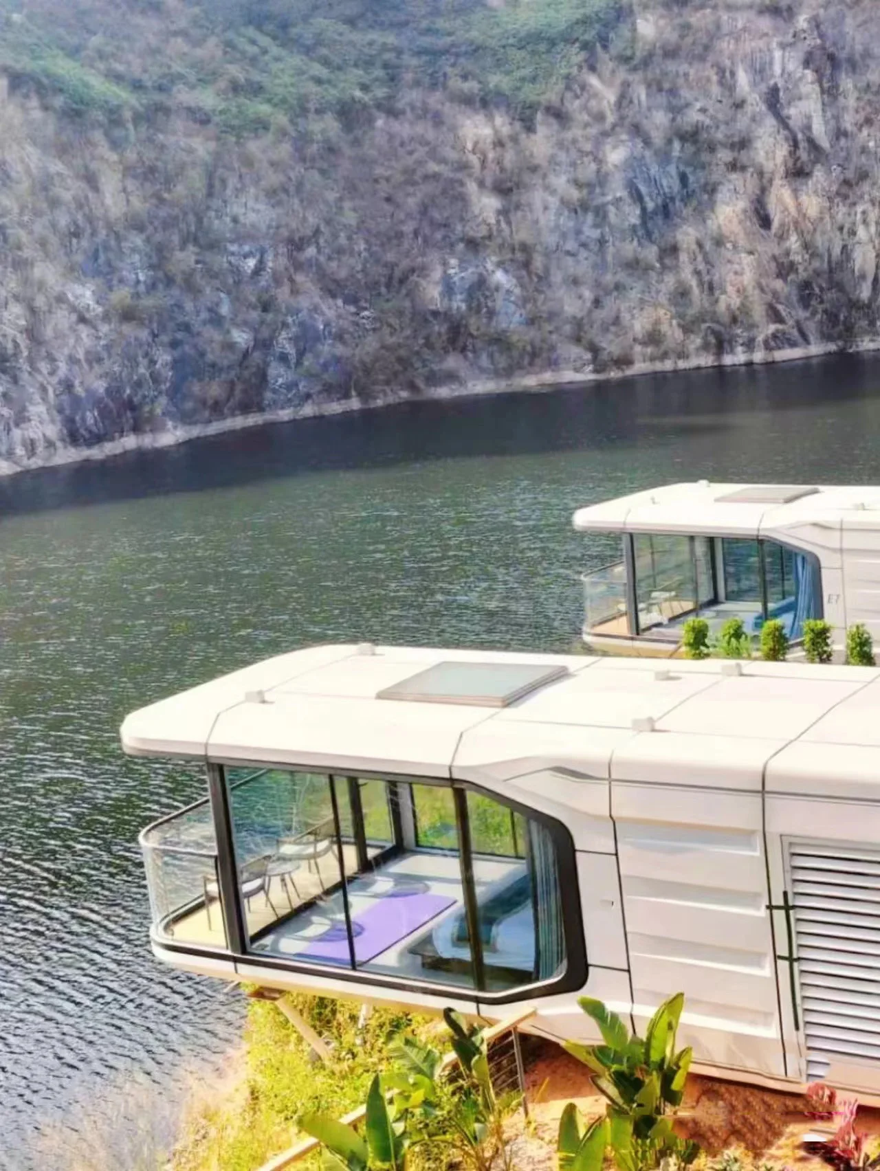 Luxury Modern Prefabricated Mobile Space Capsule House - Buy Modular ...