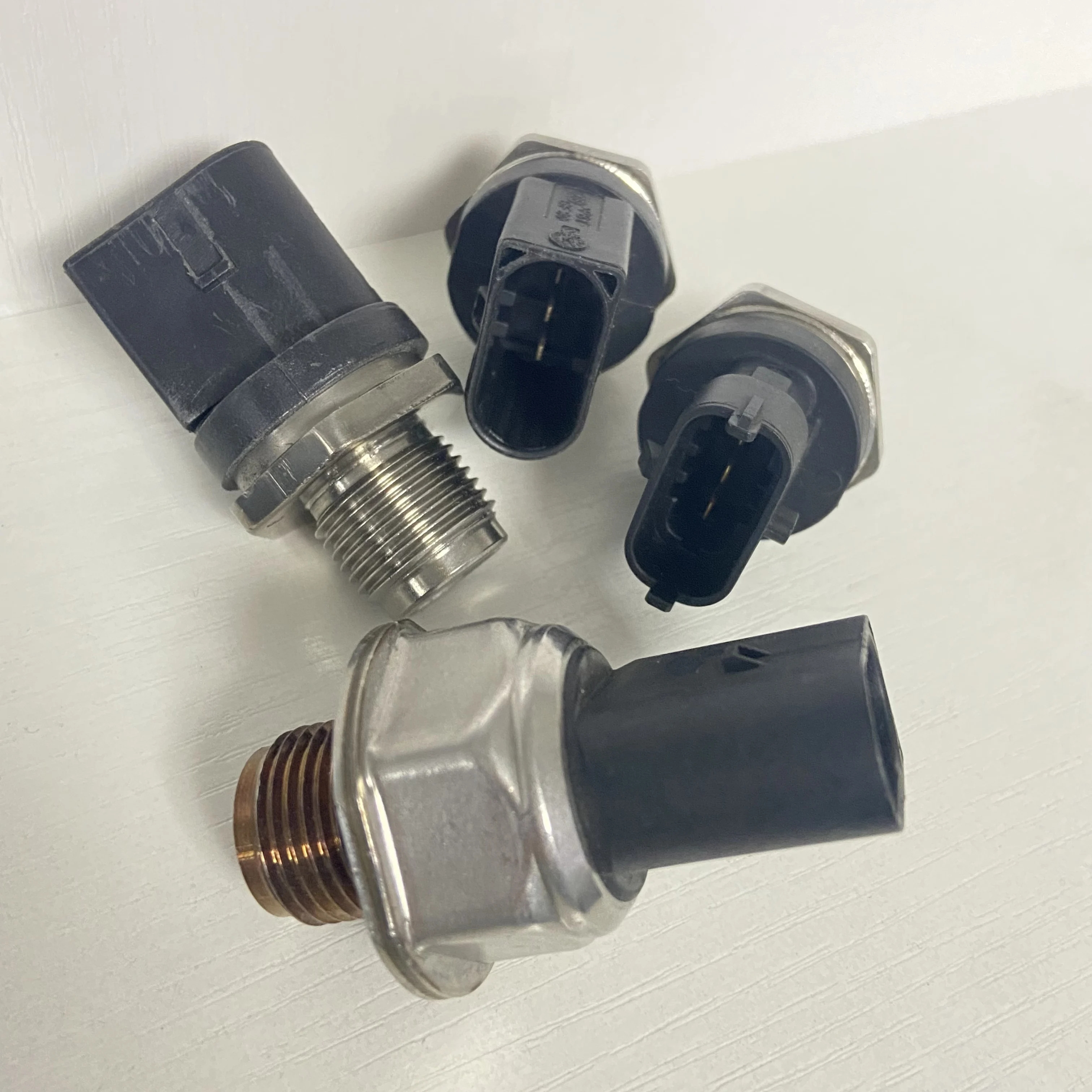 FUEL RAIL PRESSURE SENSOR 23810-0e010 238100e010 for toyota Hilux Revo ...