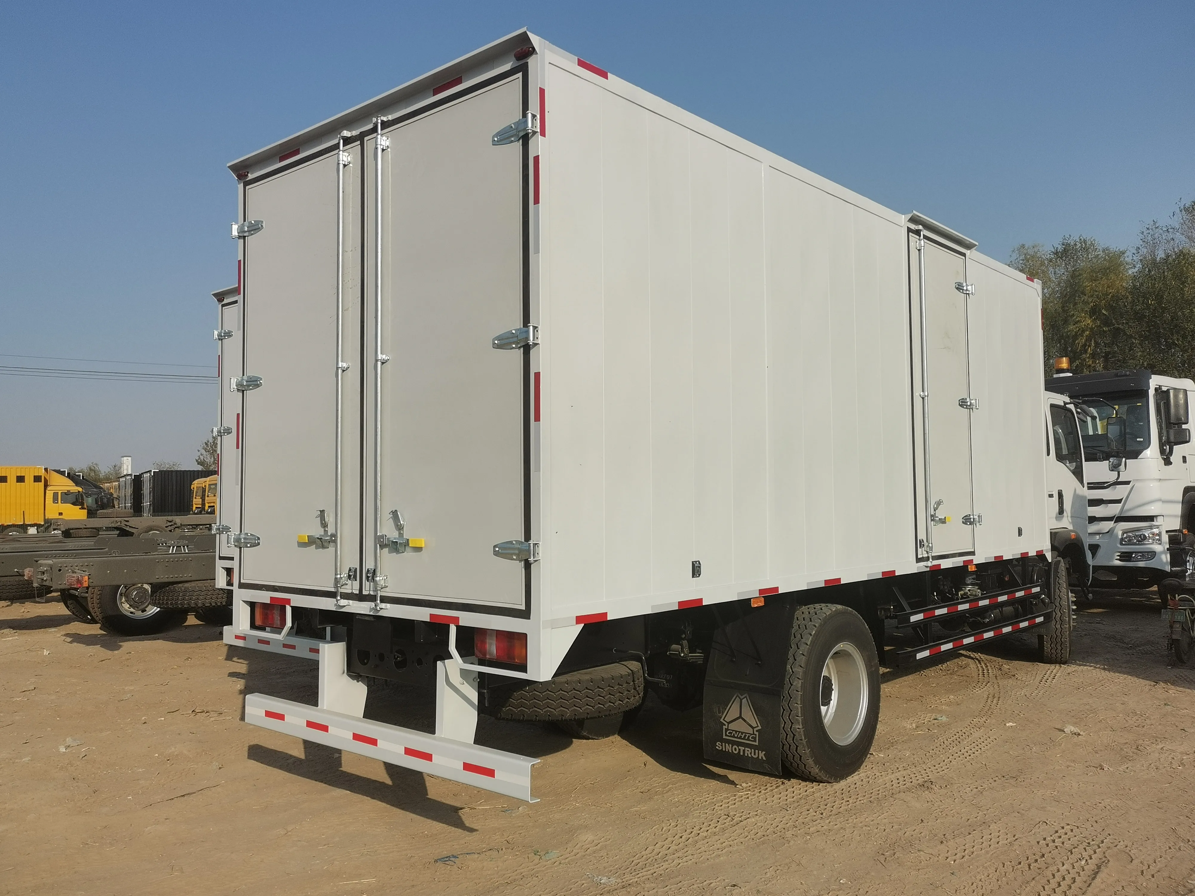 10 Ton 20 Ton Transport 4x2 6x4 Box Howo Cargo Van Truck Price for Sale ...