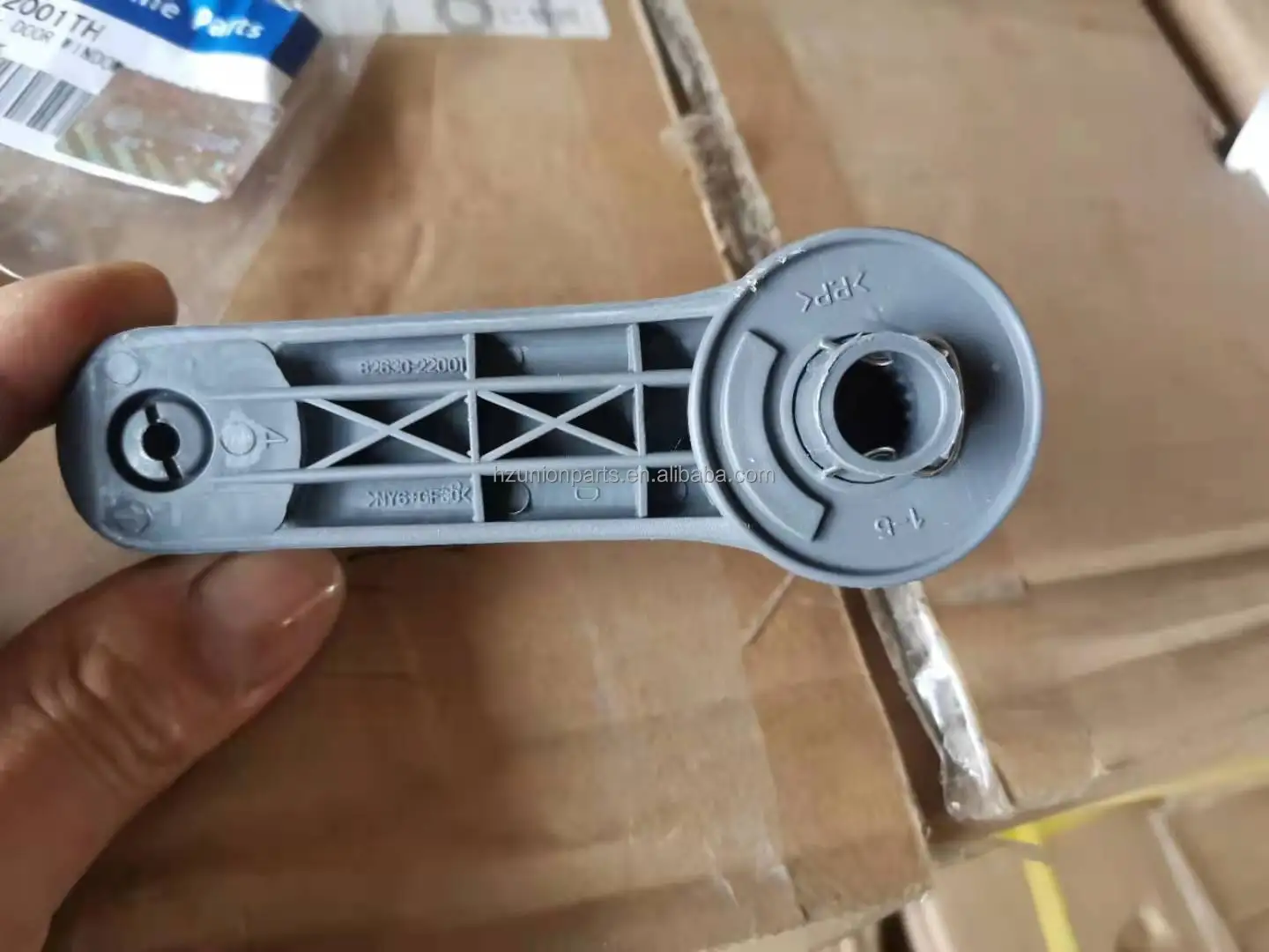 OEM 82630-22000 for Hyundai HANDLE ASSY - DOOR WINDOW REGULATOR