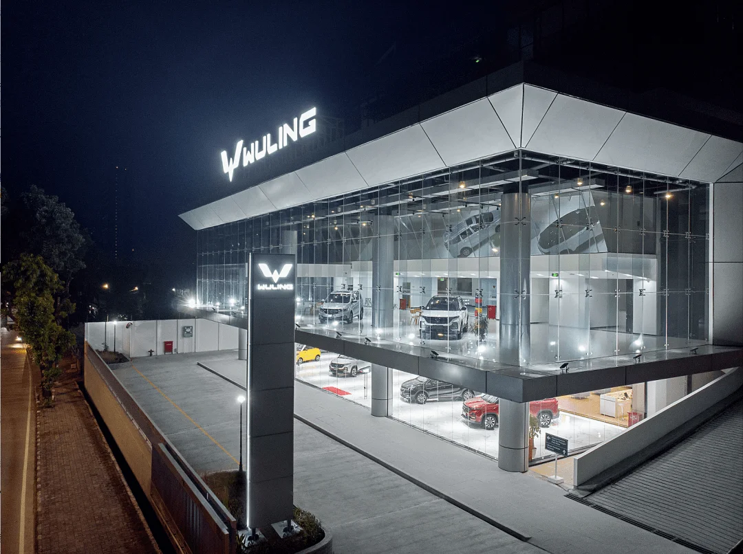 Wuling MPV Electric Mini Bus Taxi - Efficient & Reliable