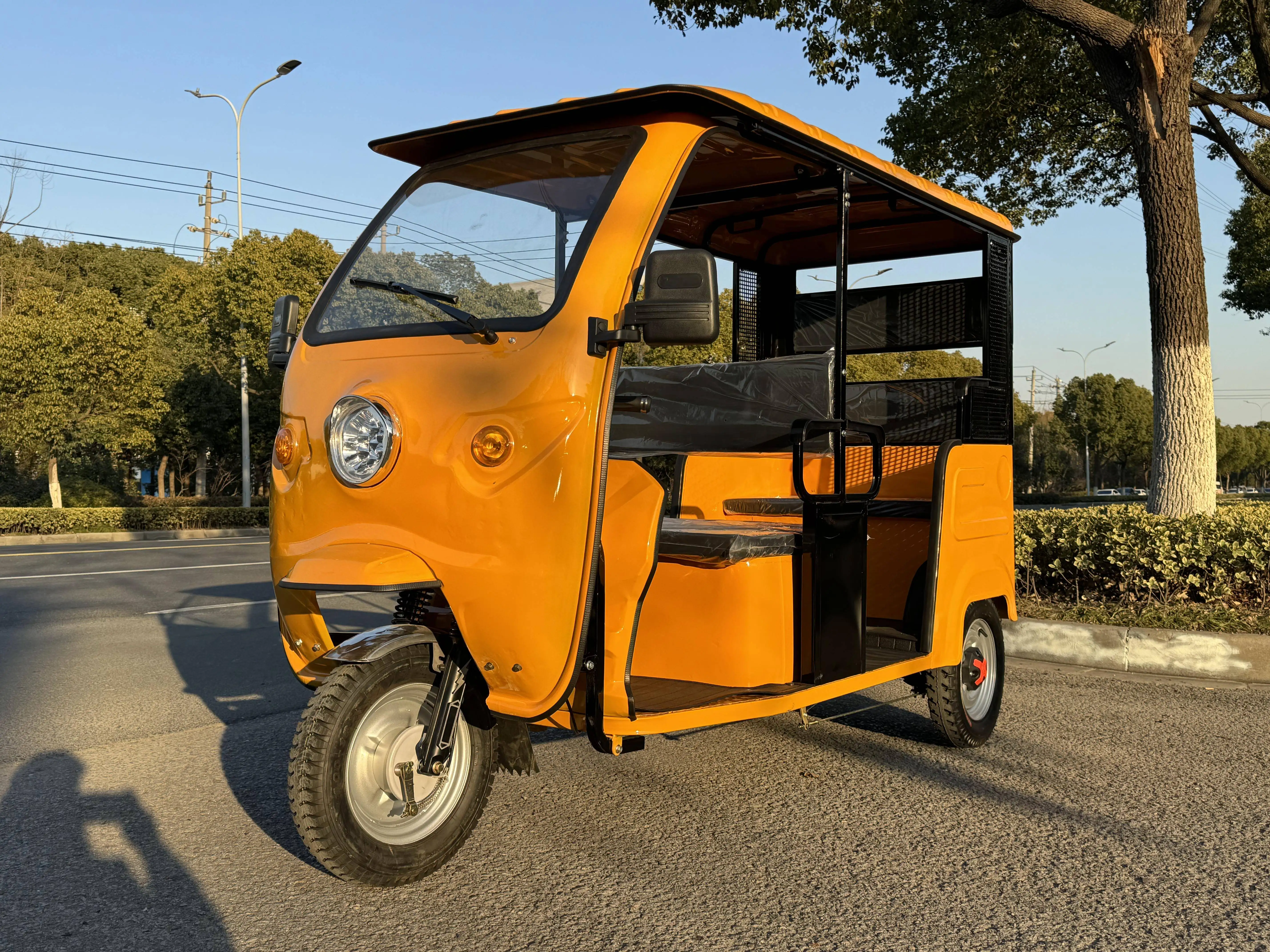ZK3WV Taxi Tuk Tuk - Efficient 3-Wheel Hybrid for Daily Use