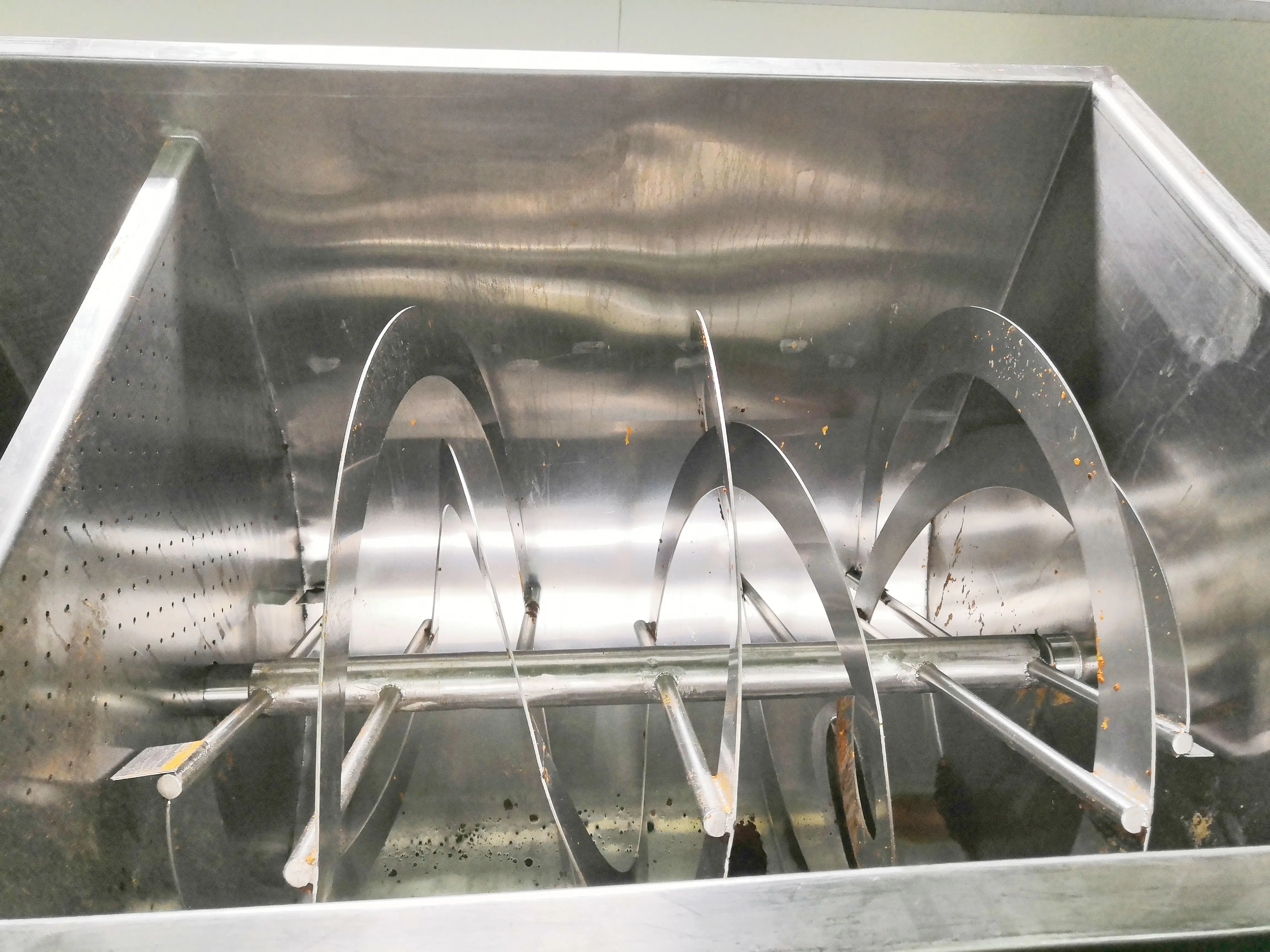 Efficient Powder Mixing with Horizontal Ribbon Blender