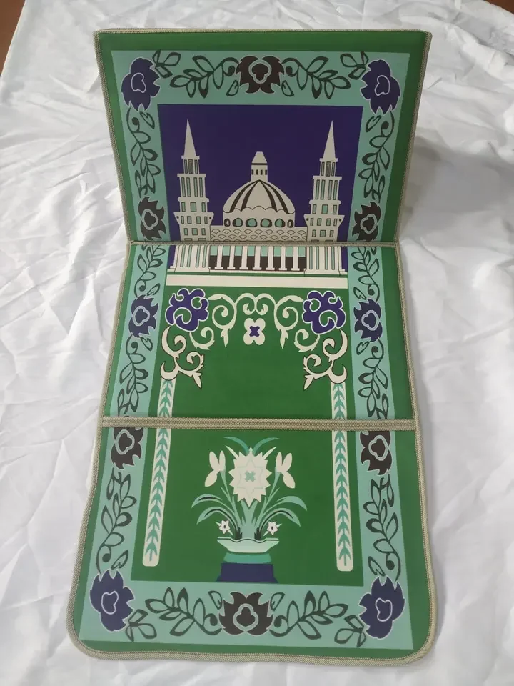 Foldable Muslim Prayer Rug - Customizable & Stain Resistant