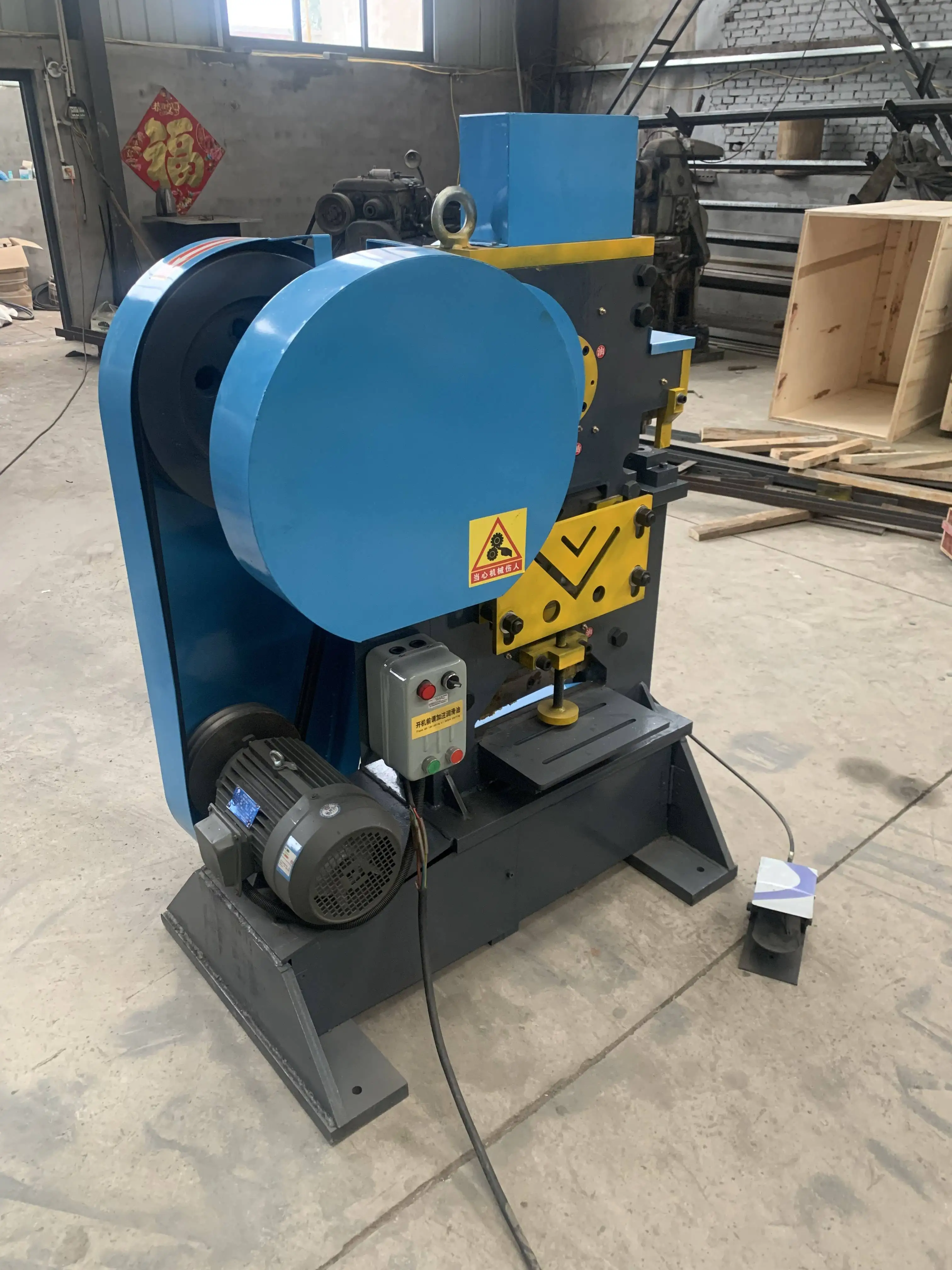 QA32-8 Punching Shearing Machine - Multifunctional Ironworker