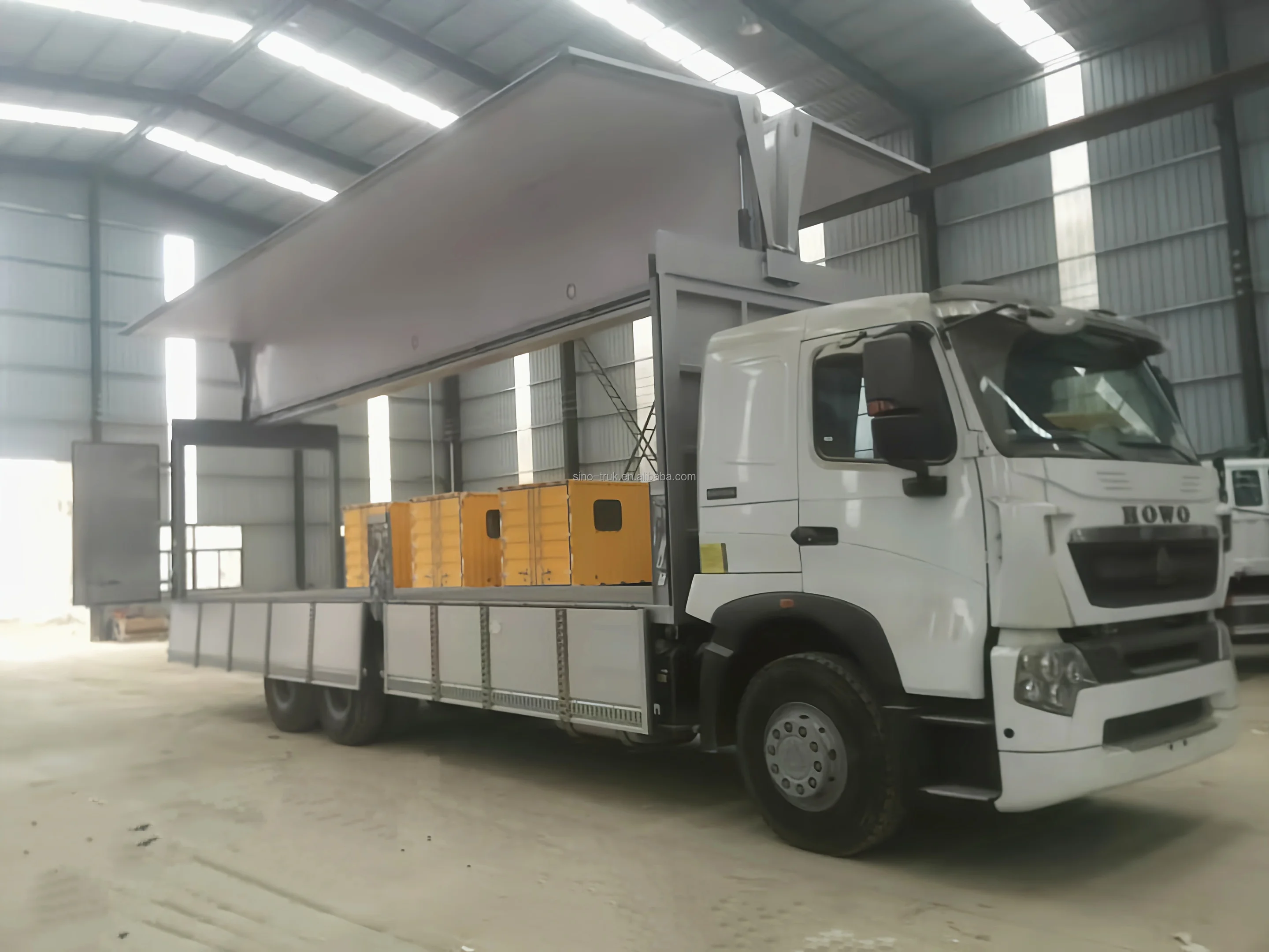 Philippine Price Van Body Side Opening 25-30 Ton Sino Truck Wing Box Truck