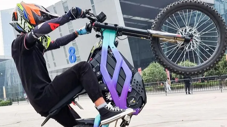 Vs Surron 79BIKE 8000W Electric Dirt Bike - 80MPH Torque Monster For ...