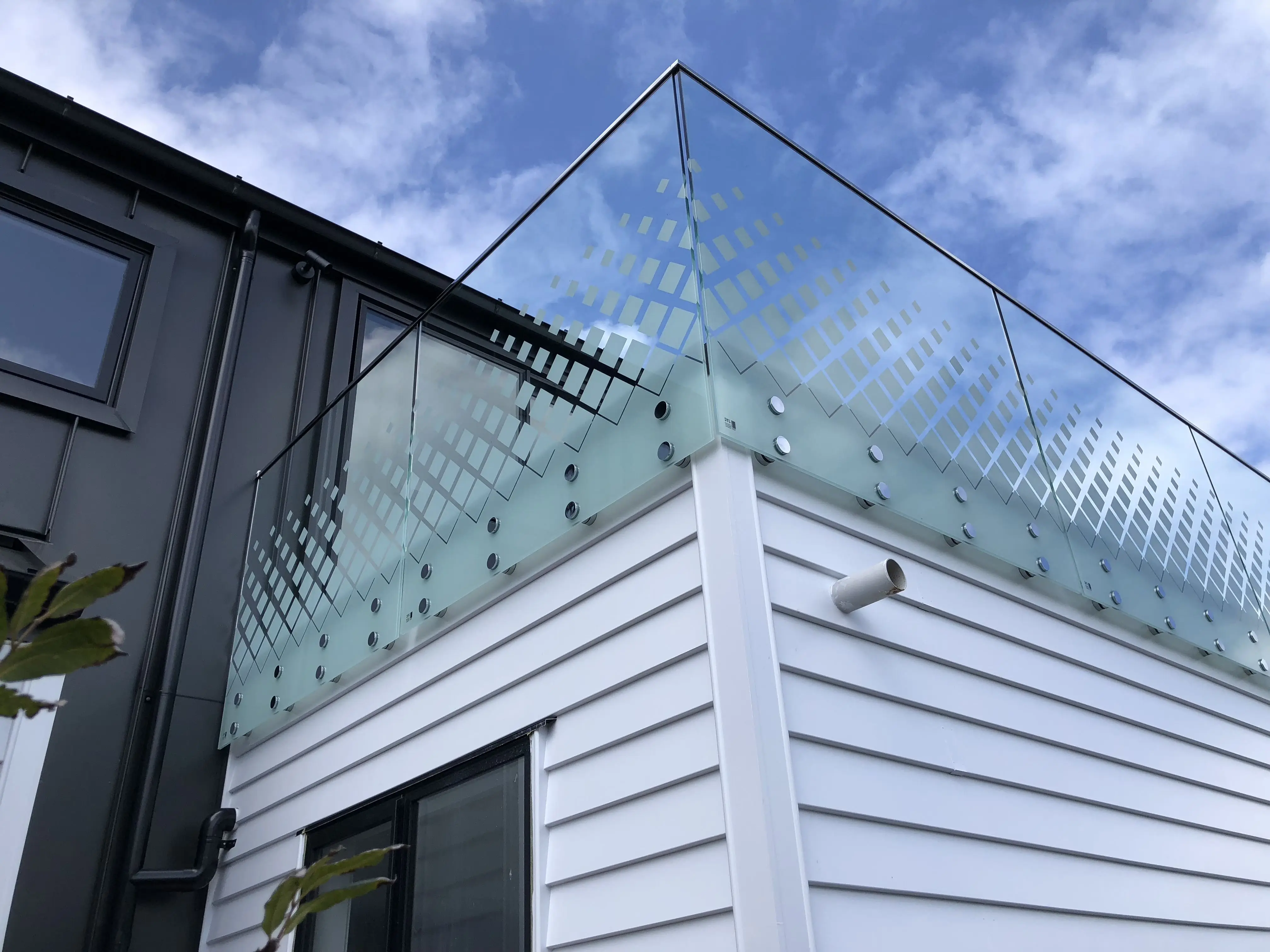 Modern Floating Tempered Glass Wooden Staircase Steps And Railing ...