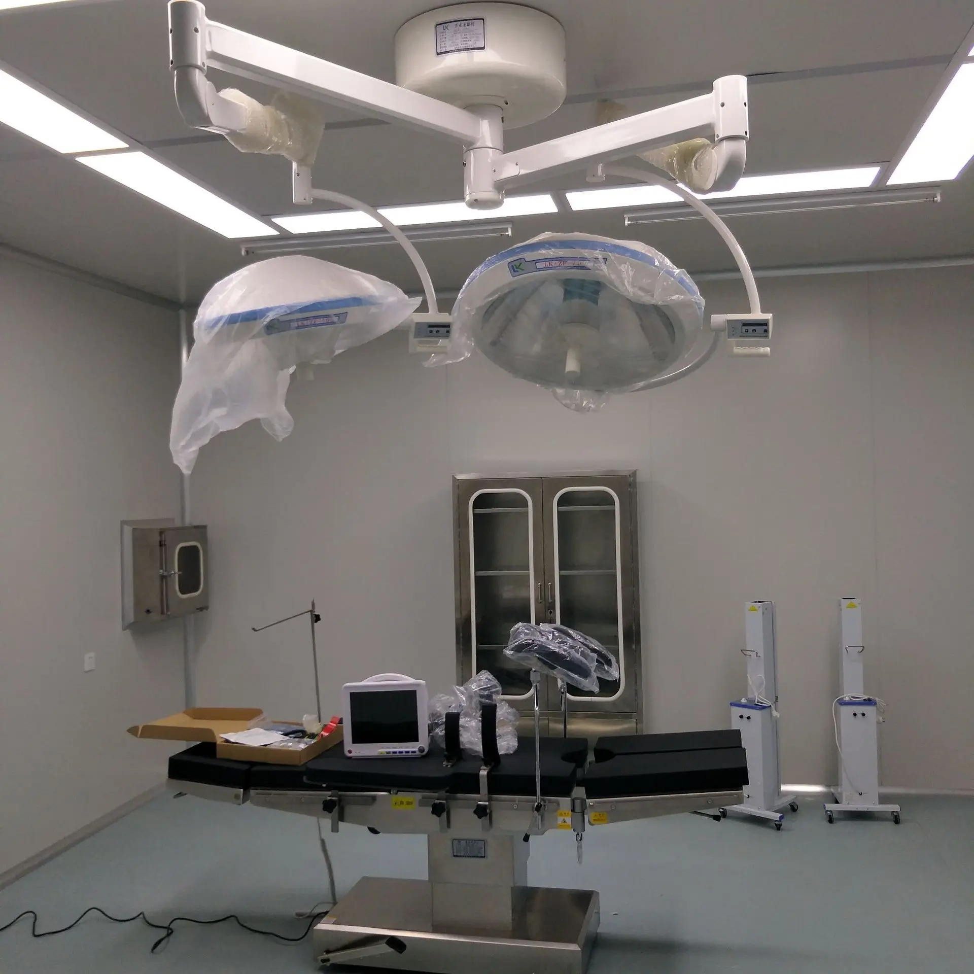 High Quality Medical Electric Universal Surgical Operating Table With ...