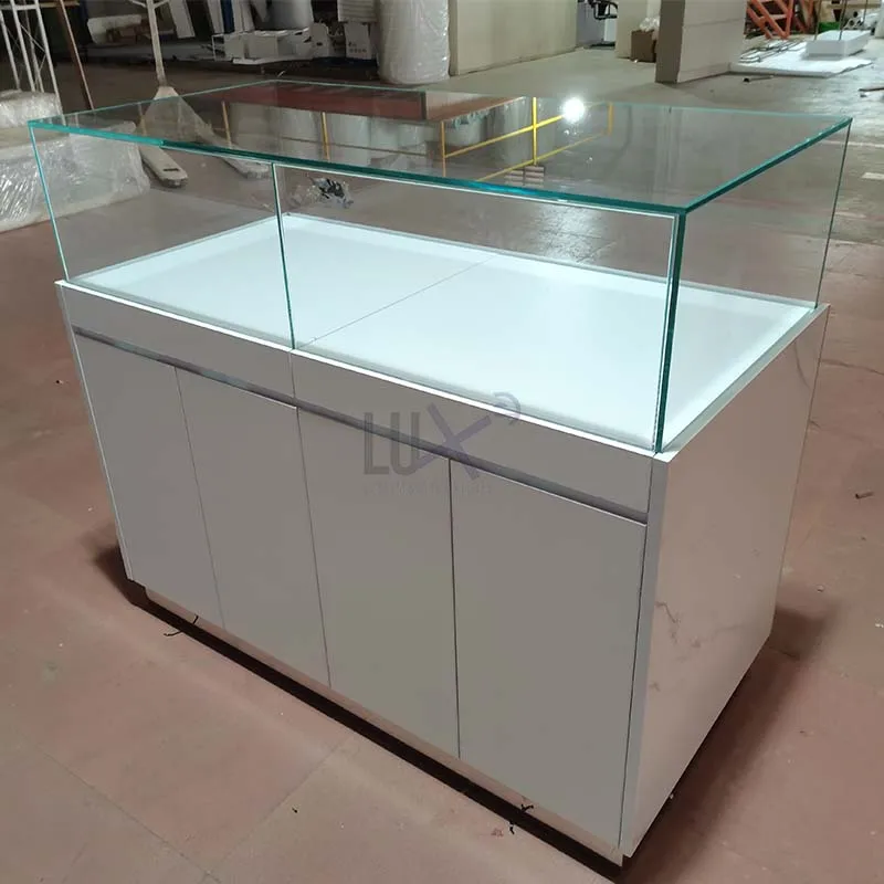 LUX Design Shopping Mall - Elegant Watch Display Cabinets