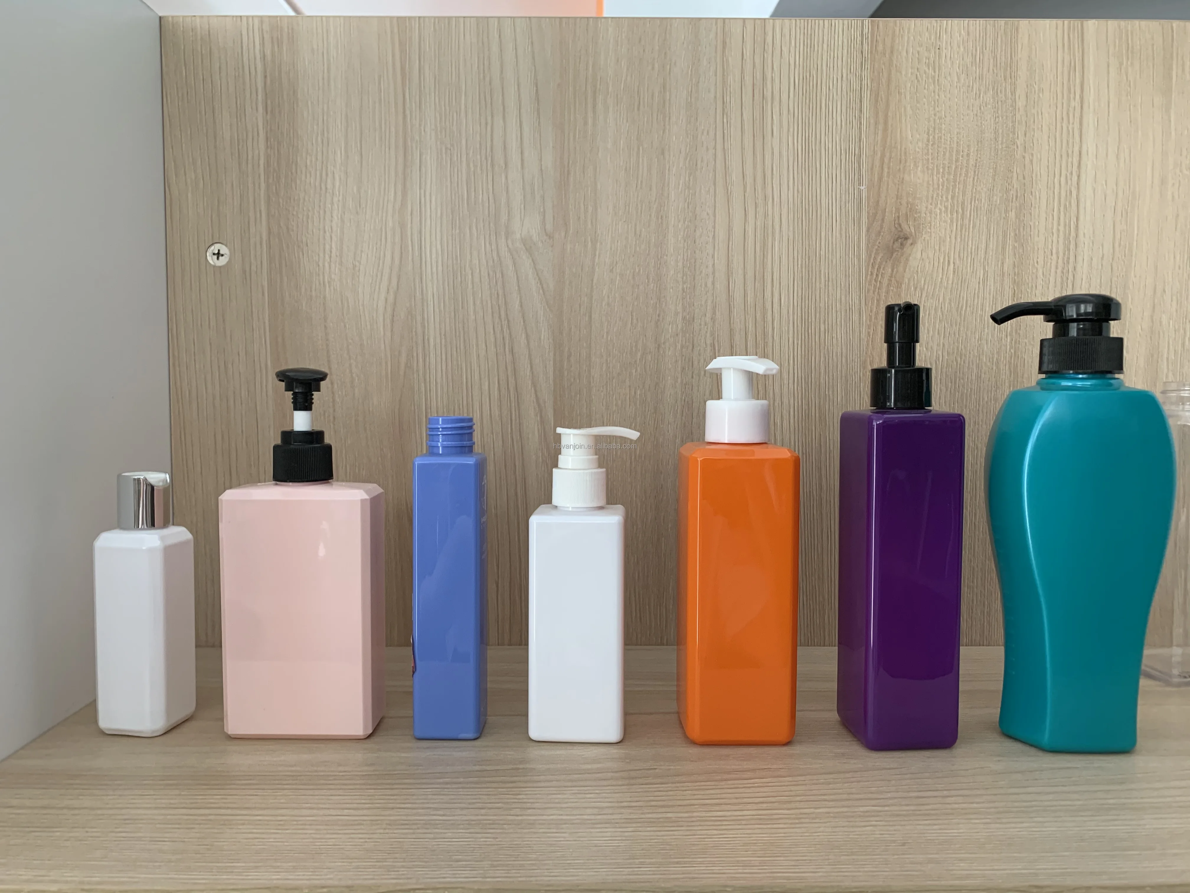 Customized PET HDPE Soft Touch Matte Bottle with Lotion Pump