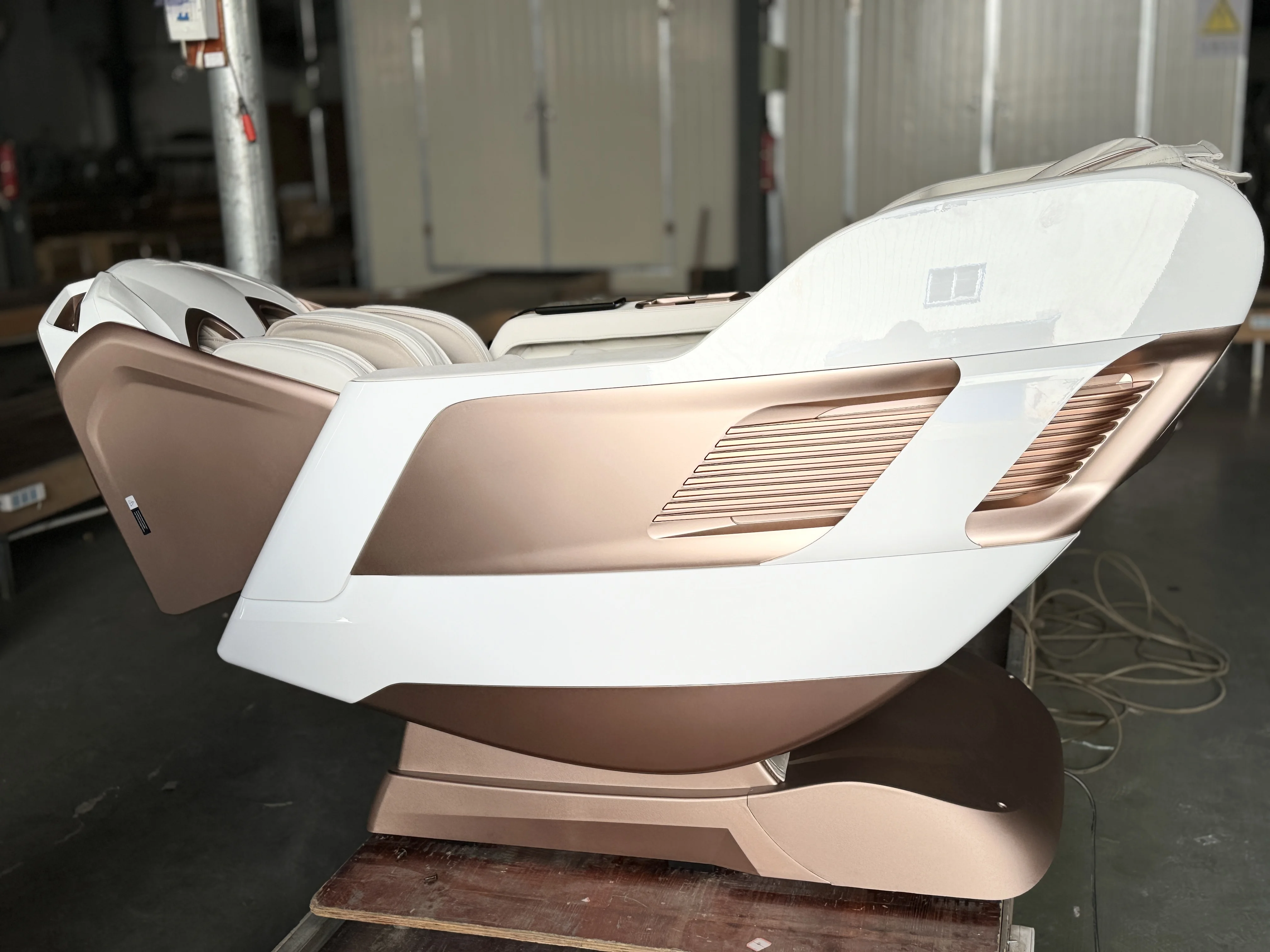 China Large Size Luxury Shiatsu Zero Gravity Massager Chair 4D Full ...