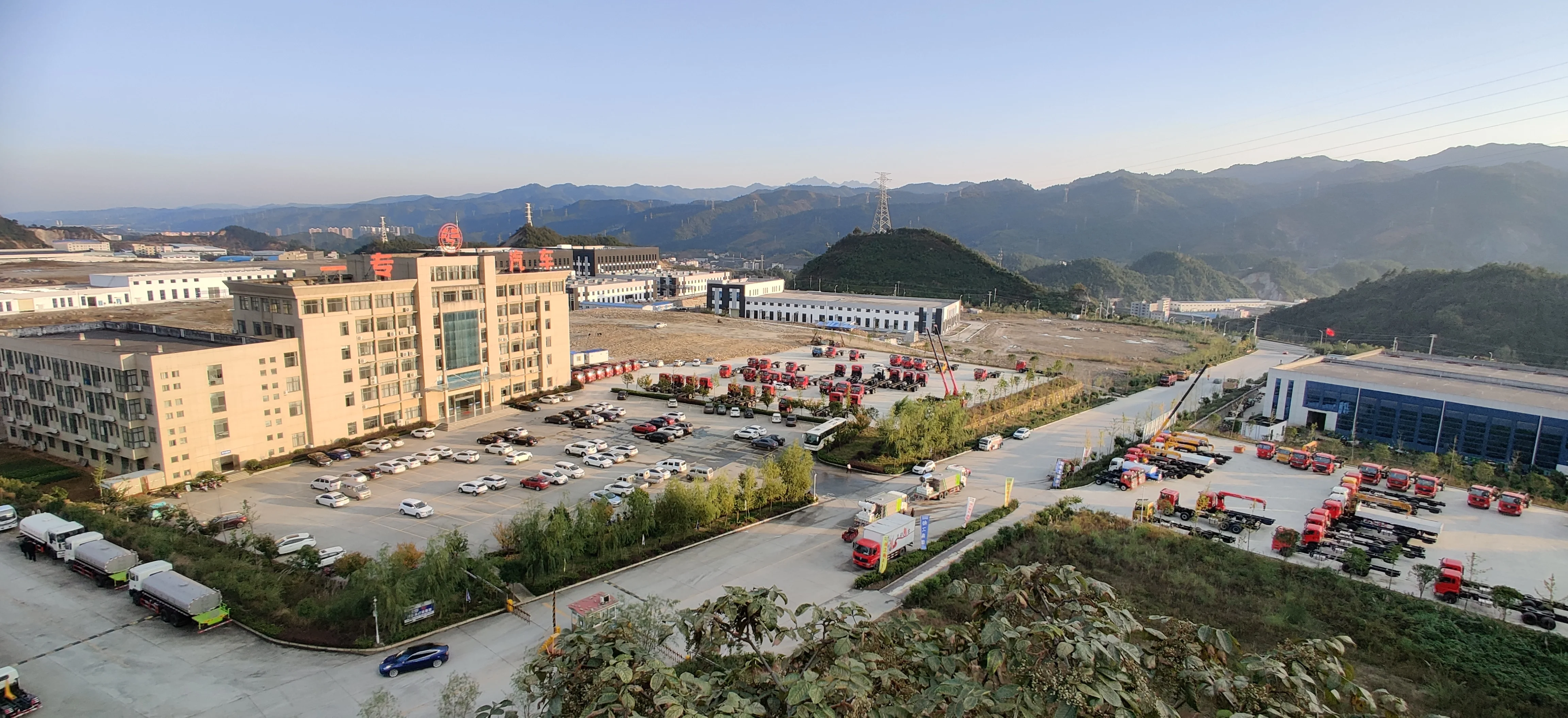 Dongfeng 4x2 6x6 CNG Truck Cummins 4L Diesel Engine Euro 5/Euro 6 New ...