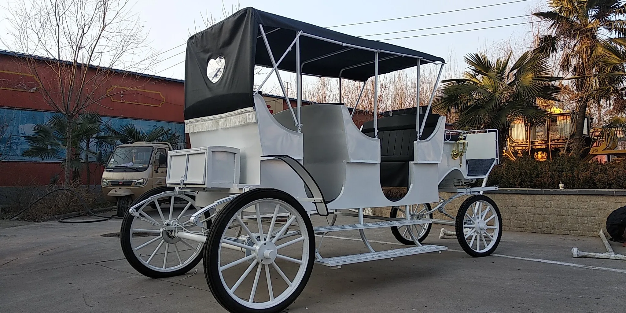 Cheap Price Horseless 12 Seats Electric Sightseeing Chuck Wagon Carriage