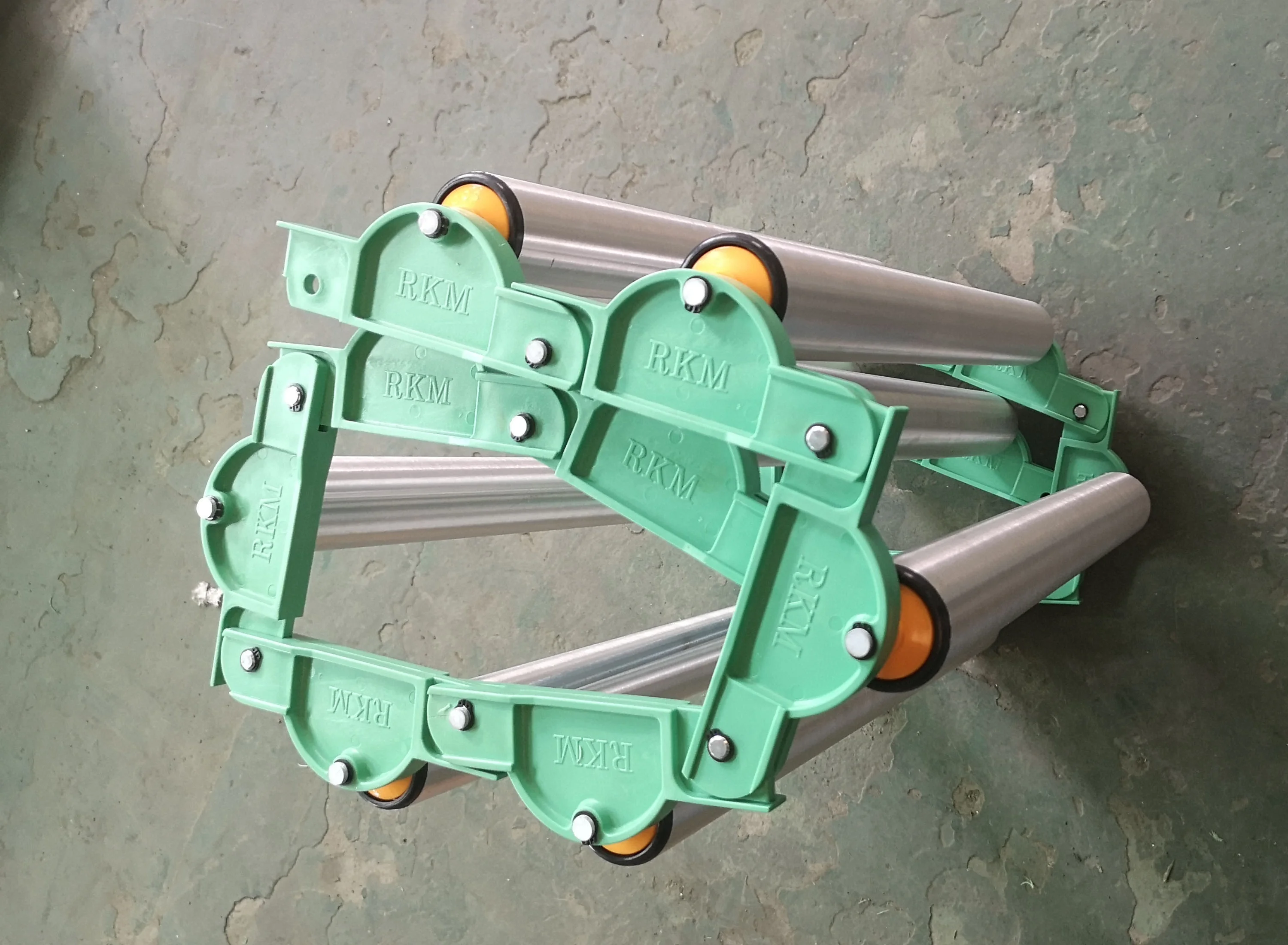 GCS Certified Retractable PVC Nylon Conveyor Line Gravity Roller Chain ...
