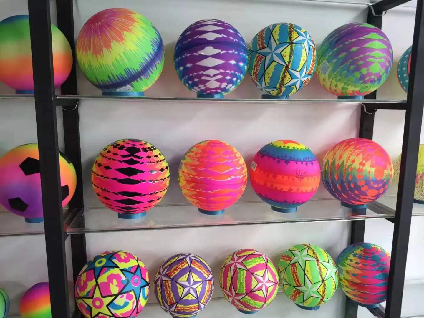Inflatable Toy Balls with Rainbow Patterns for Kids Play