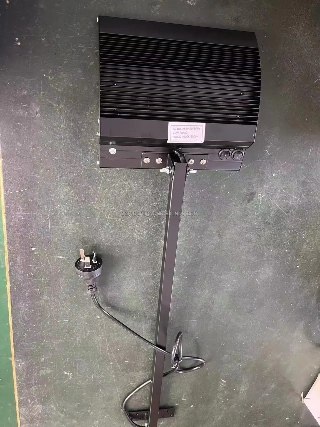 Dimmable Long Arm Spotlights for Exhibition Booths - 20W, 30W, 70W LED ...