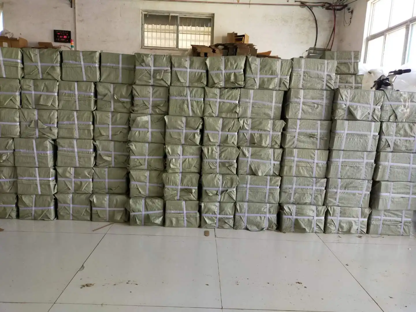 Engine Valve Chevy Intake And Exhaust Oem No.9024688/24102863 9024683/ ...