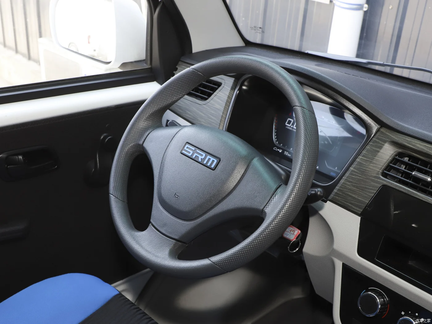 SRM Electric Truck - Pure Cargo Van with 2 & 7 Seats