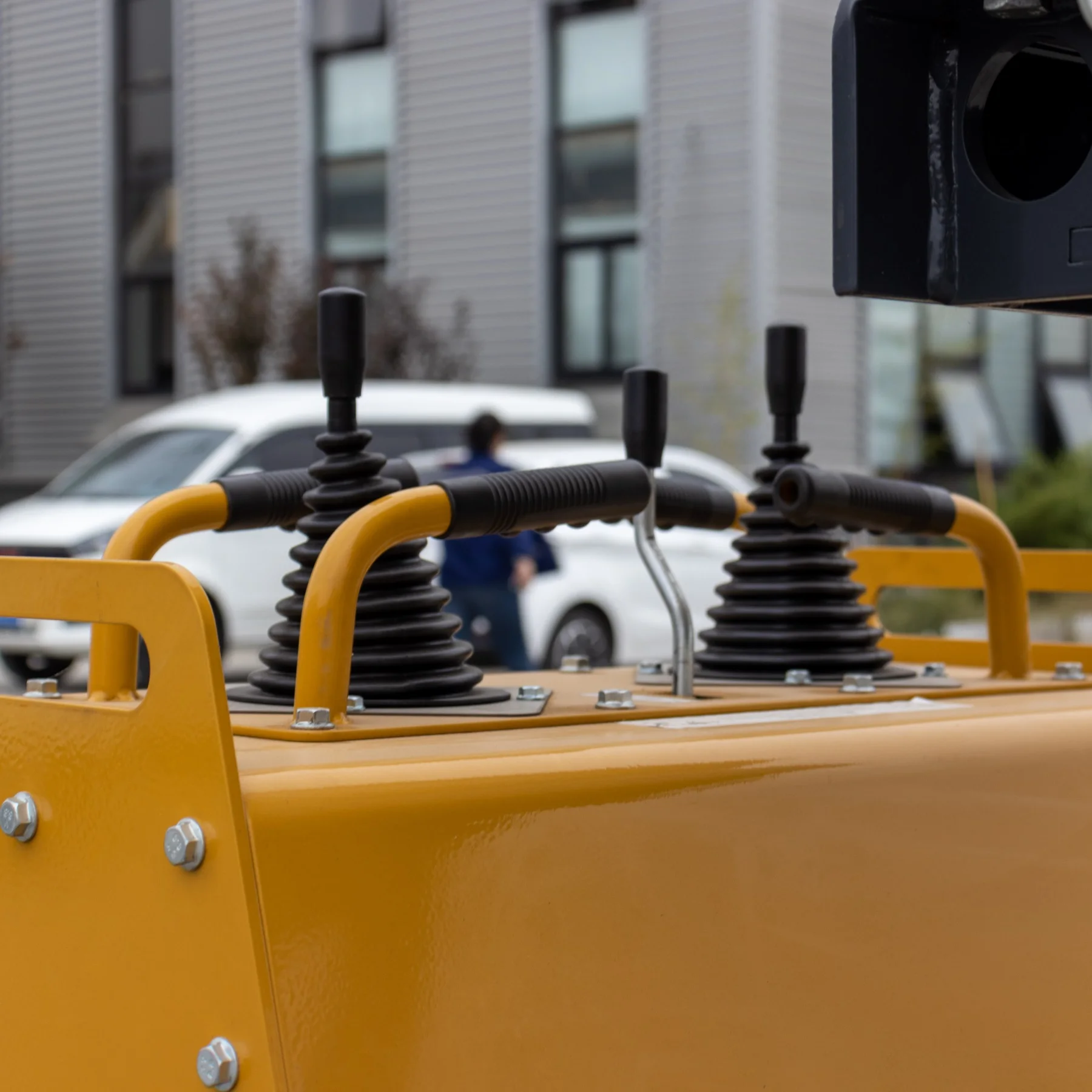 Small Dumper with Lift Function - 270L Bucket Capacity