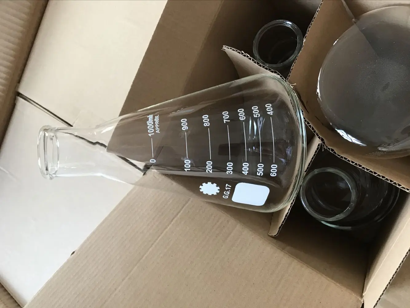 Laboratory Glassware Narrow Wide Conical Glass Shake Borosilicate ...