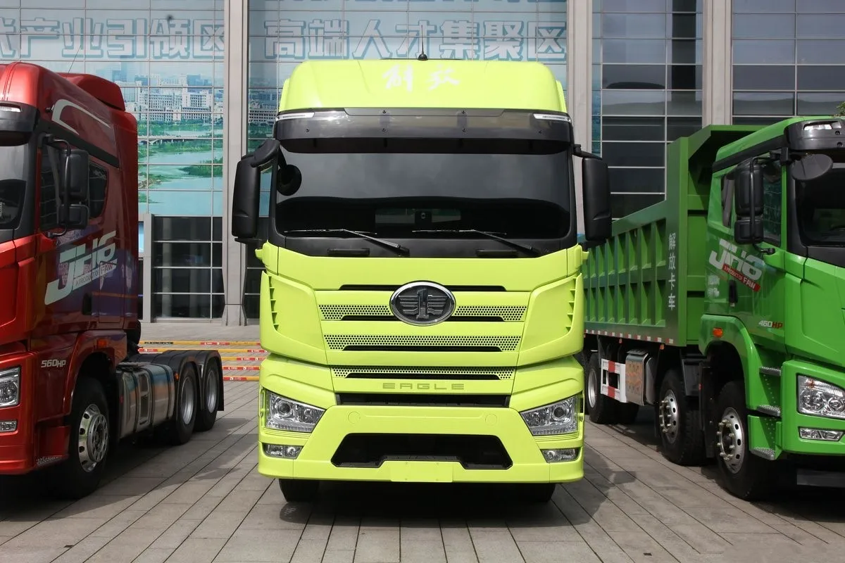 FAW J7 4*2 Tractor Truck - Low Price Sale & High Performance