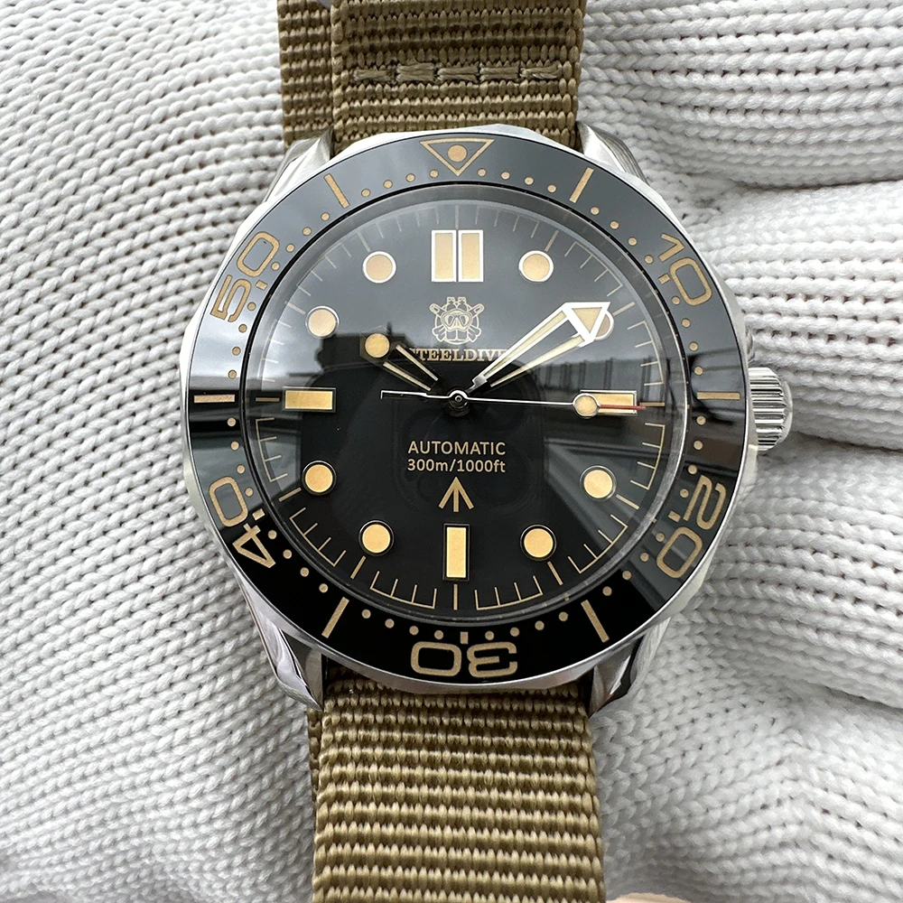 STEELDIVE SD1957 - Durable 42mm Dive Watch with NH35 Movement