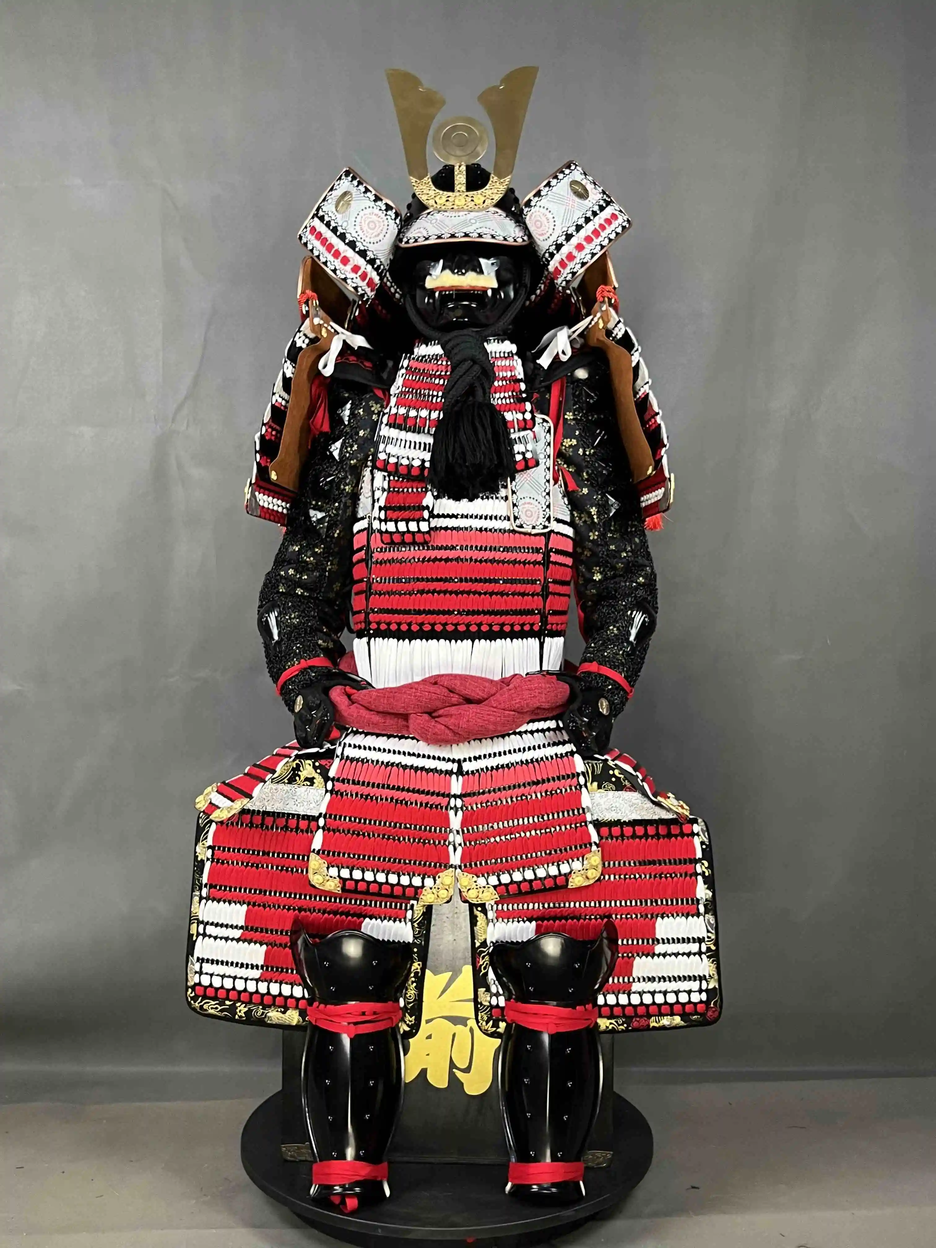 Japanese Samurai Helmet - Durable & Customizable Armor