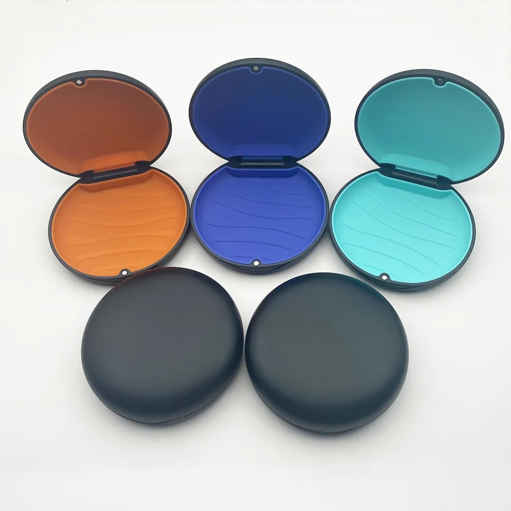 Aligner and Retainer Case with Magnet for Denture Storage