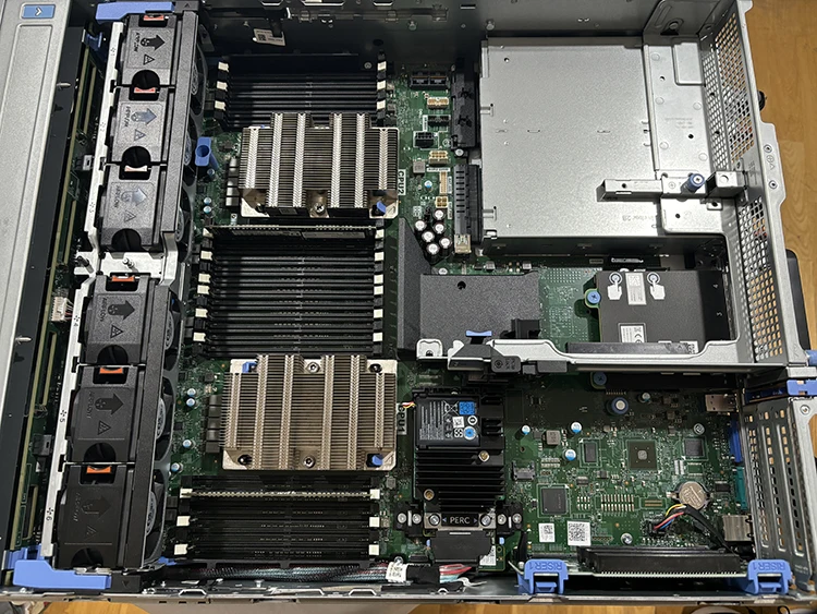 Dell PowerEdge R740xd 2U Rack Server with Xeon 421R CPU & 32GB Memory