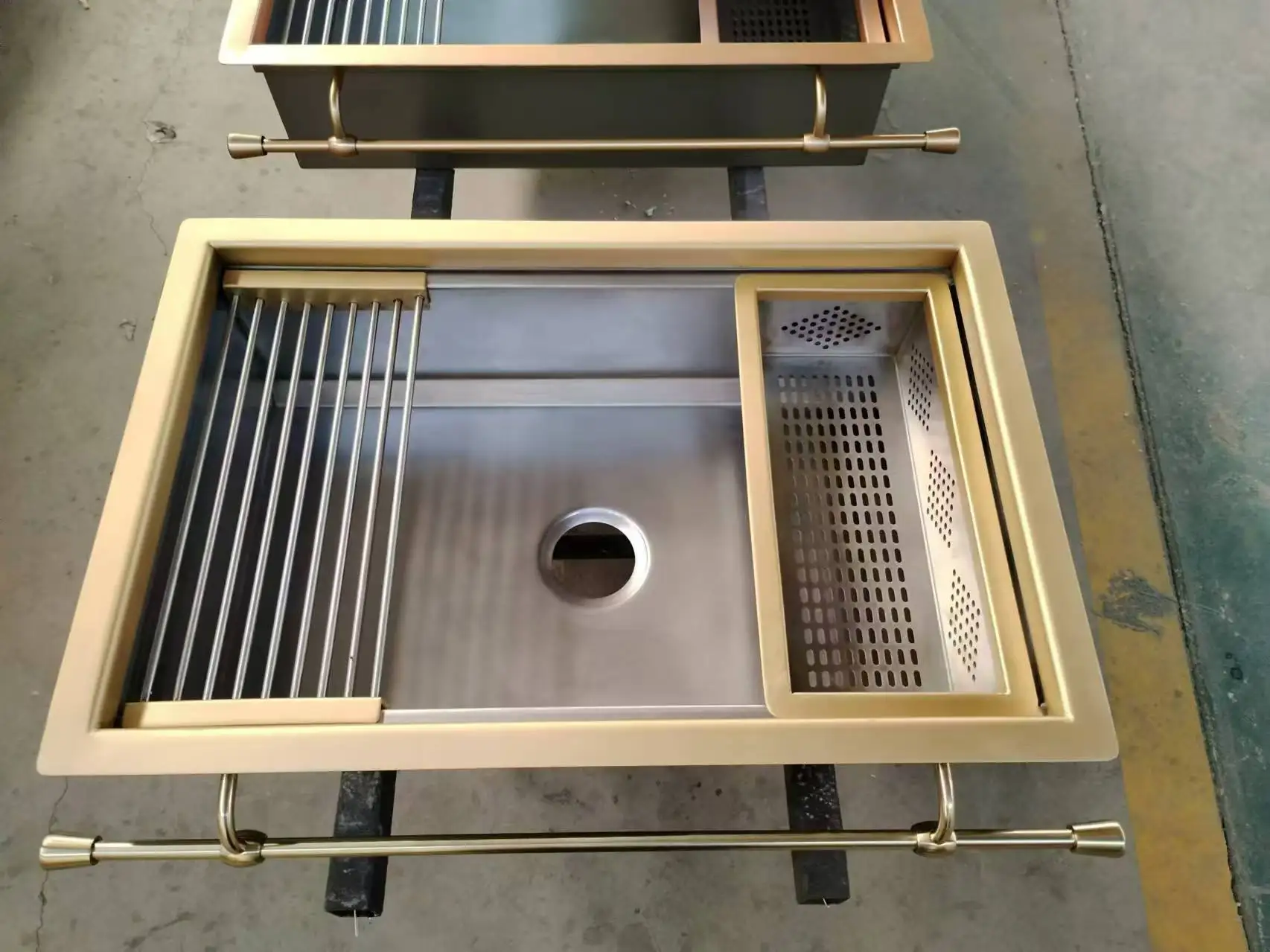 Custom Italian Kitchen Sink - Large Single Bowl Retro