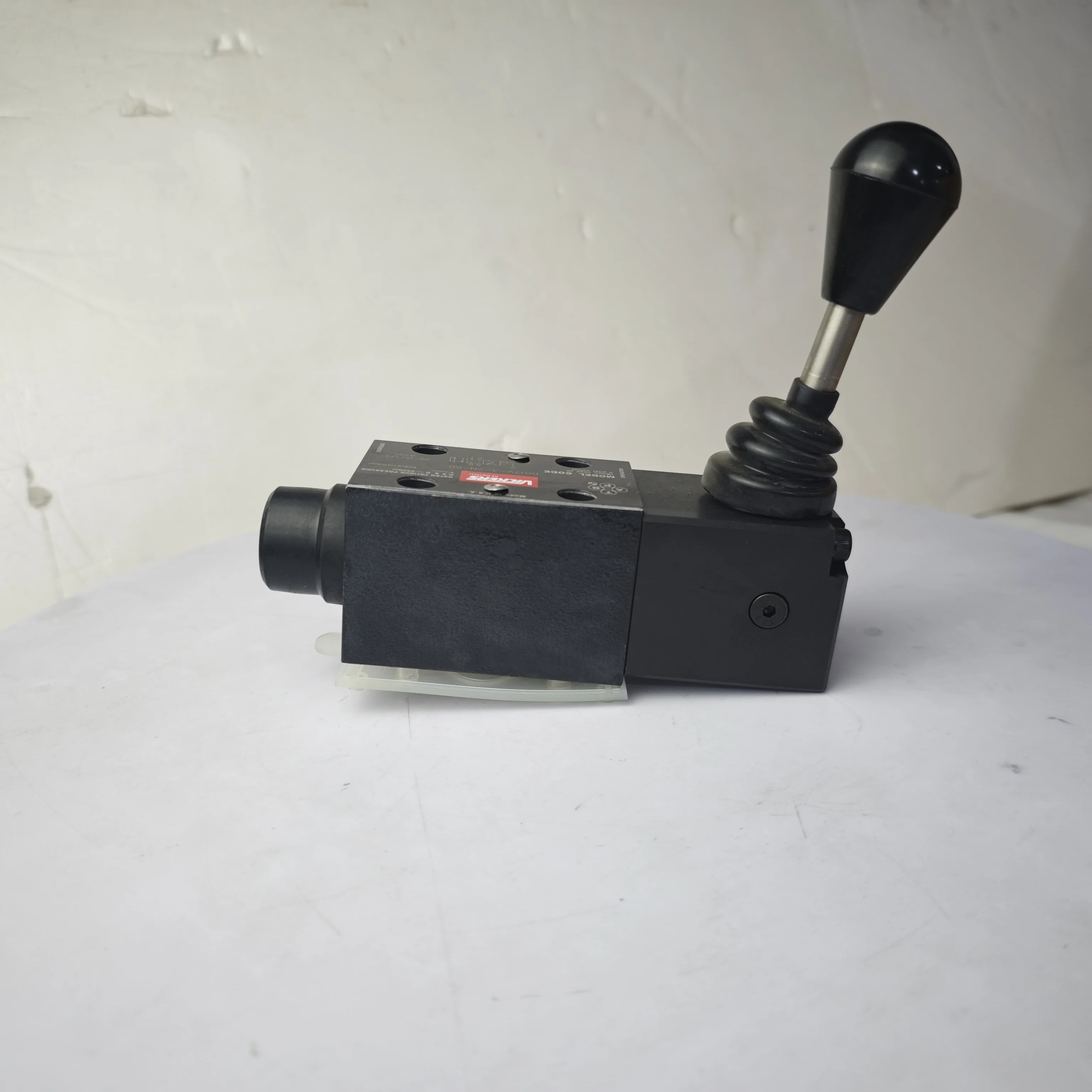 DG17V VICKERS Directional Control Valve DG17V-3-6C-60| Alibaba.com
