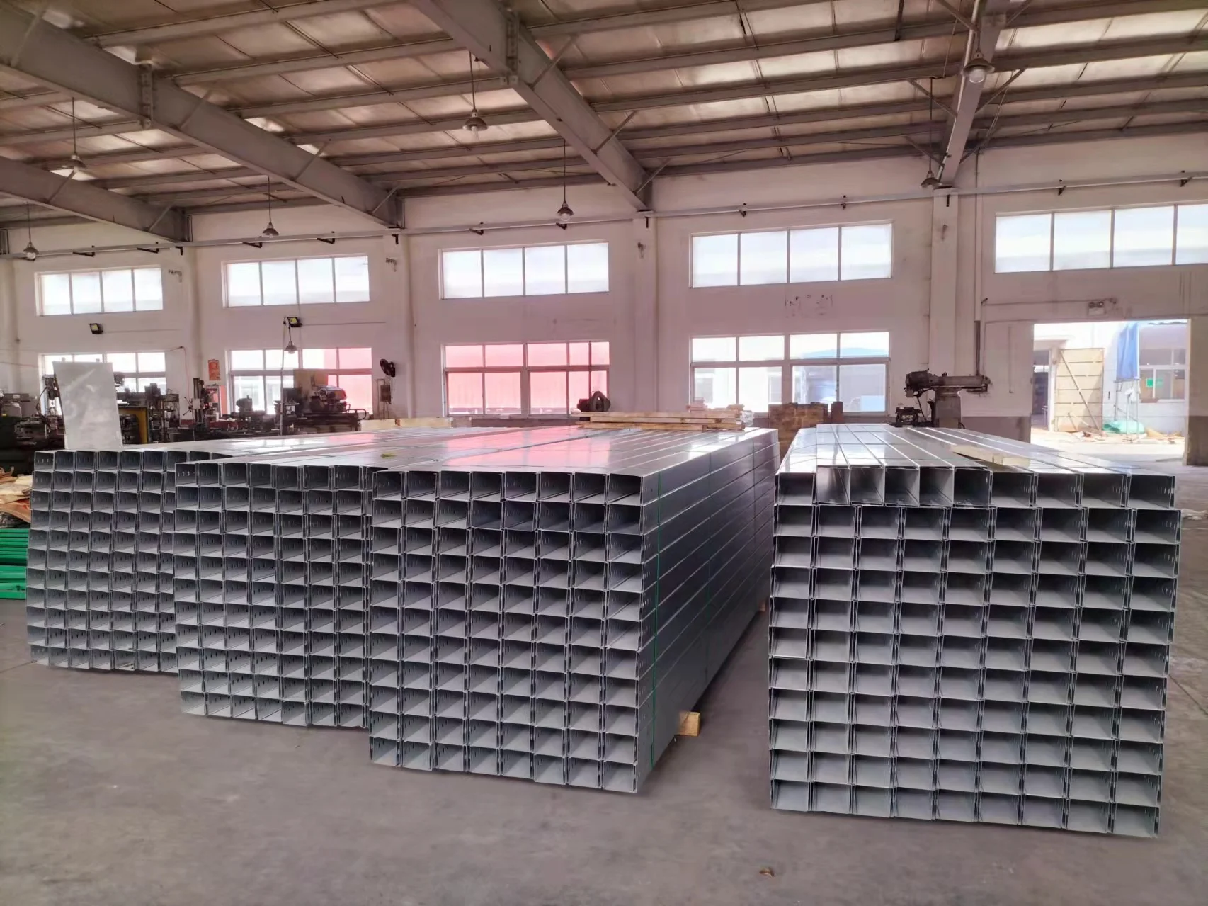 Galvanized Stainless Steel Cable Trunking With Cover And Standard Size ...