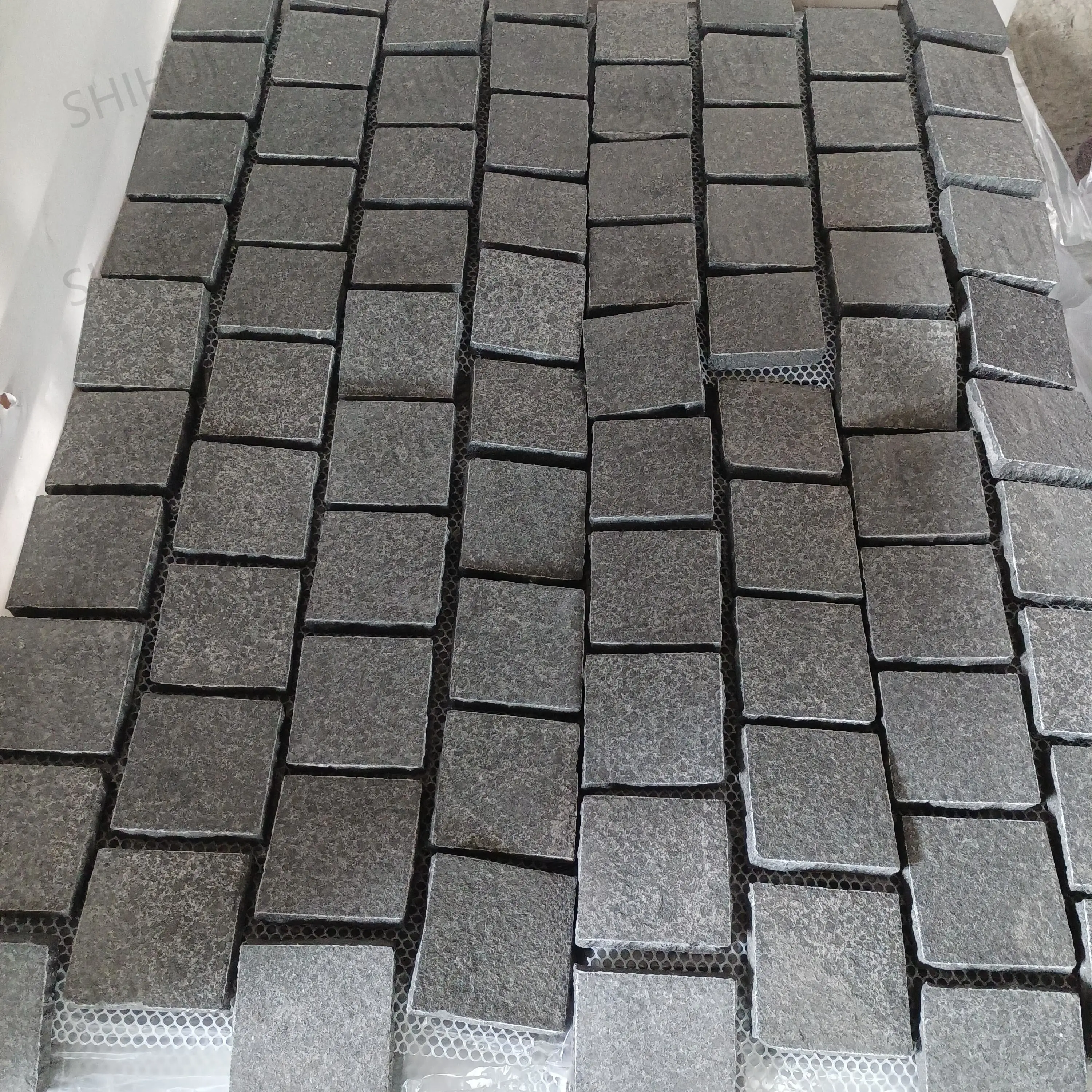 Shihui Natural Stone Outdoor G684 Granite Cube Brick Pattern Flamed ...