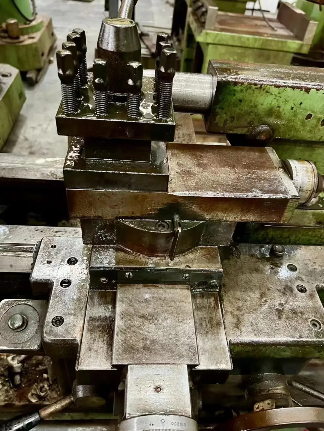 Secondhand CHIN HUNG 700C Horizontal Lathe Machine - Used, Negotiable ...