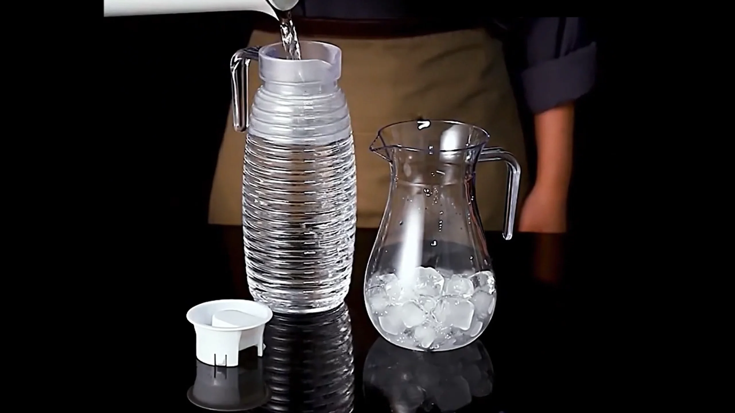 Water Beer Pitcher Beer Jug Style Plastic Customized Restaurant Acrylic ...