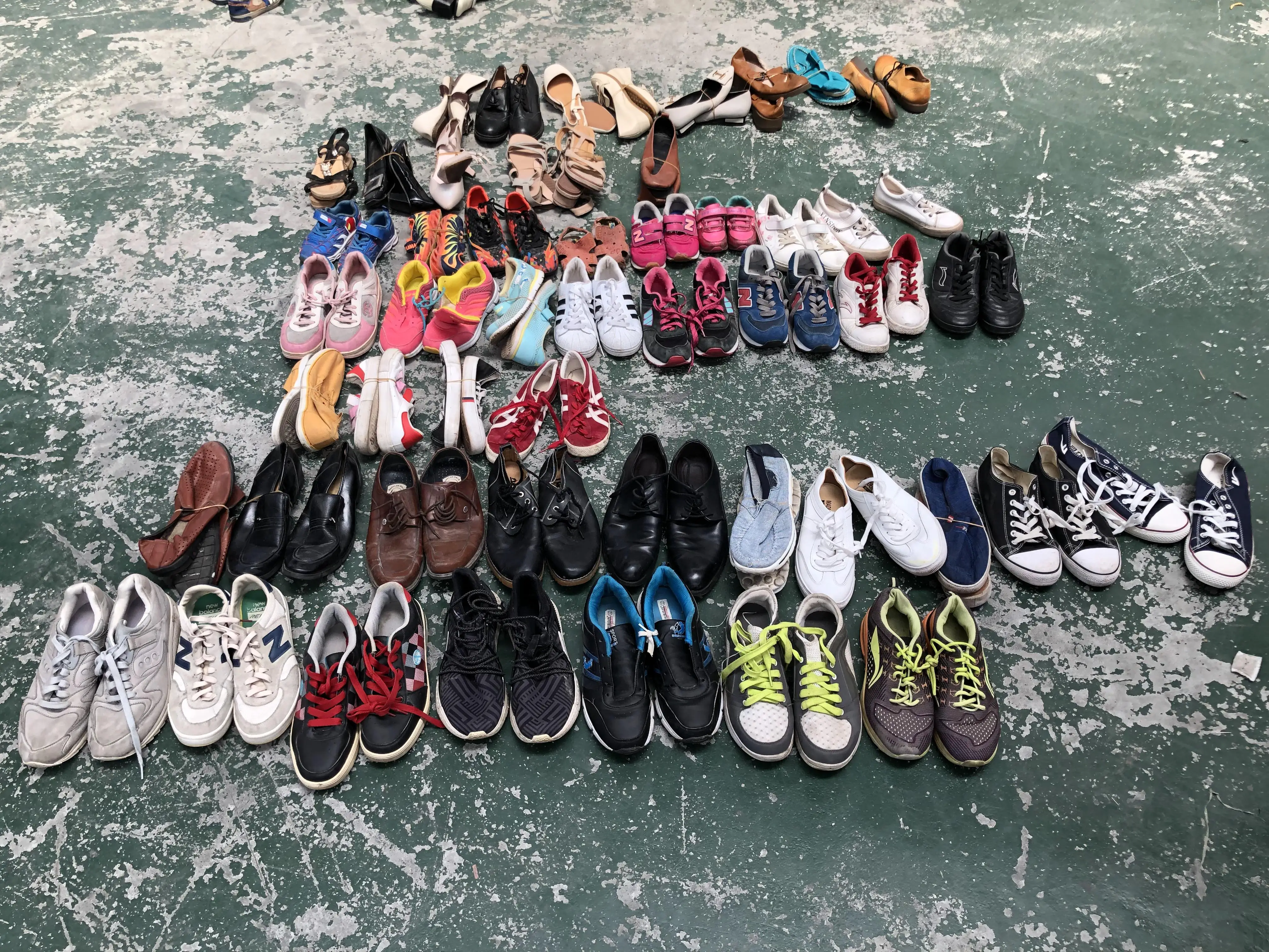 Second Hand Wholesale For In Bales Men Brand Bale Stock Shoes Clothes ...