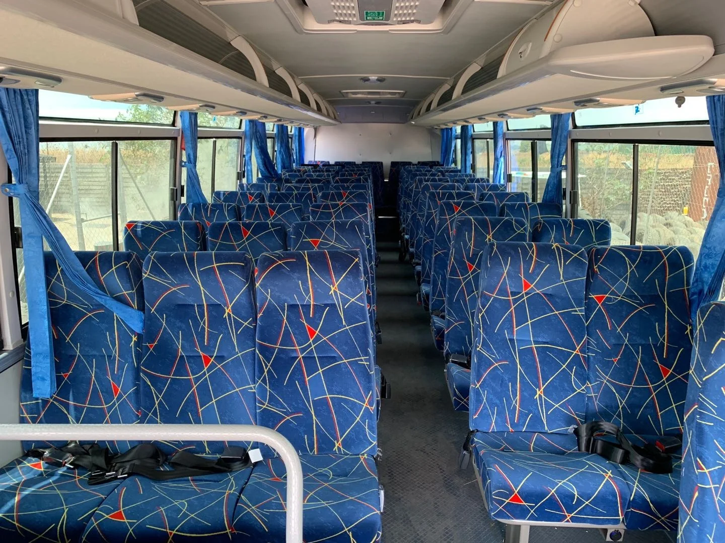 Zhongtong LCK6118D Used Luxury 63-Seater Tour Bus for Sale, RHD, Euro 2 ...