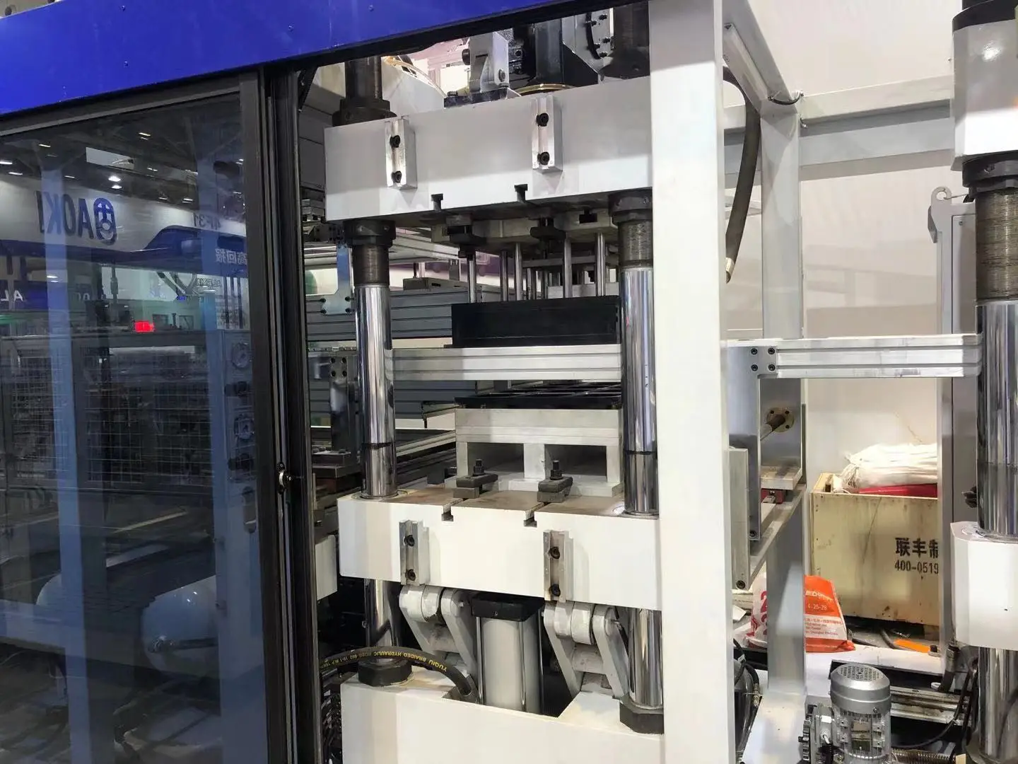 SINOPLAST Fomring-hole Punching-cutting-stacking Machine Auto ...