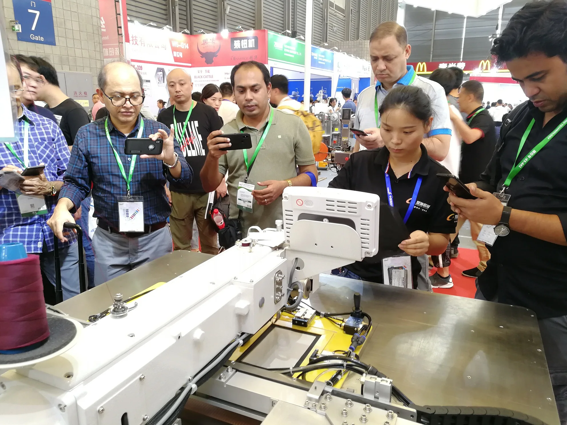 Automatic Welt Pocket Sewing Machine - Efficient & Reliable