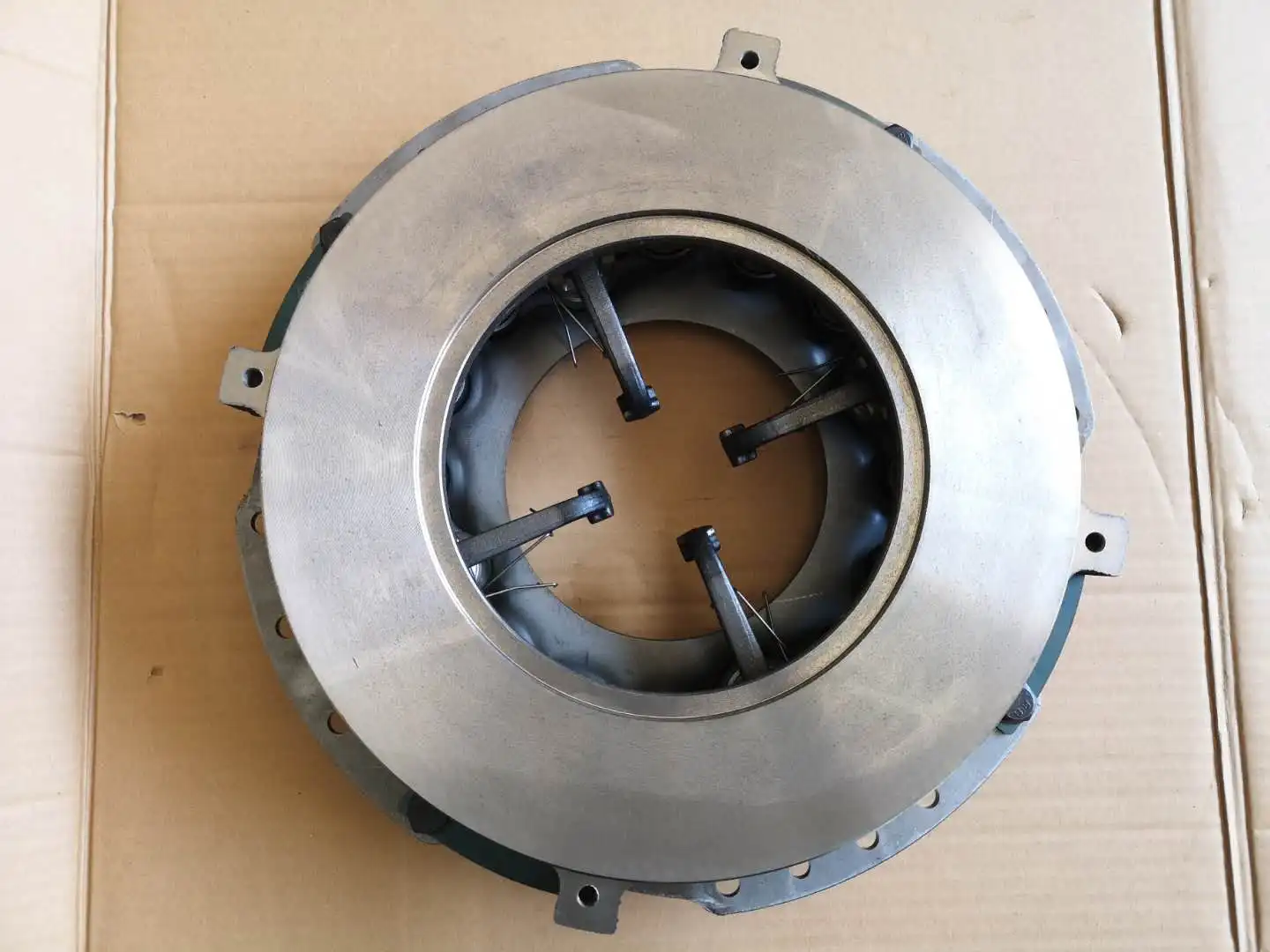 High-quality Clutch Cover for ISUZU 6HK1 6SD1 Engines