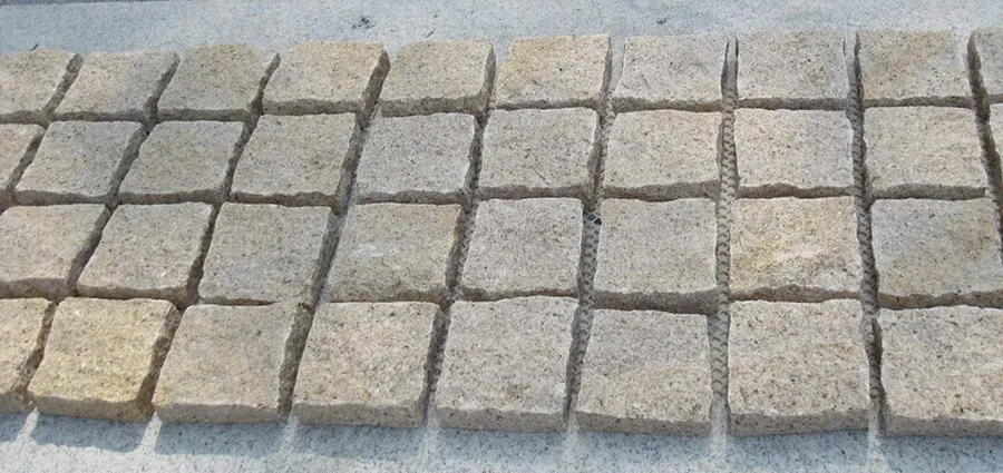 Natural China Yellow Granite Cobble Paving Stone for Driveway