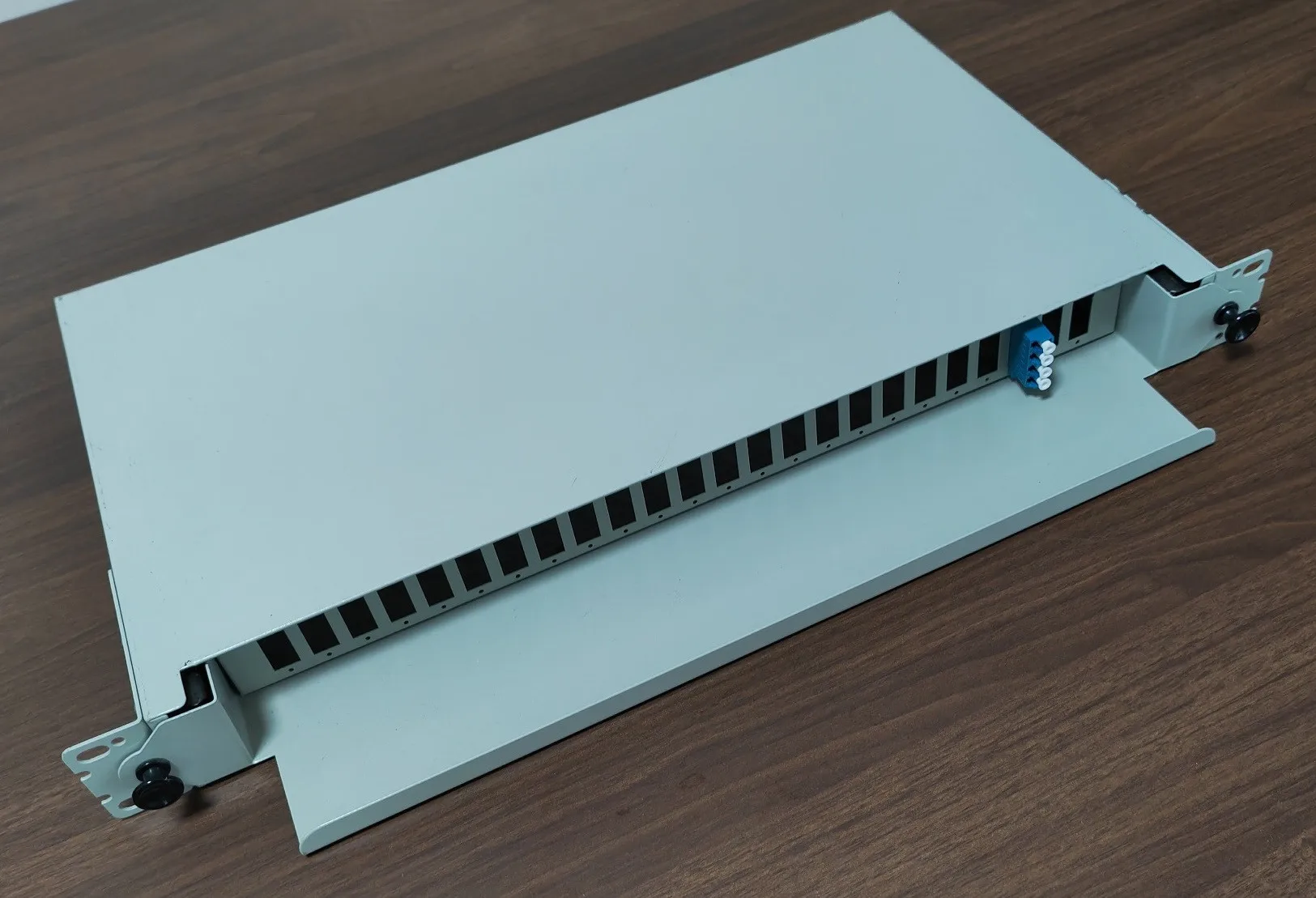 144光纤lc四路连接器19 "或21" 机架安装单元接线板1u 24端口 - Buy 配线架1u 24端口,144光纤机架安装单元,Lc四连接器机架安装单元 Product on ...