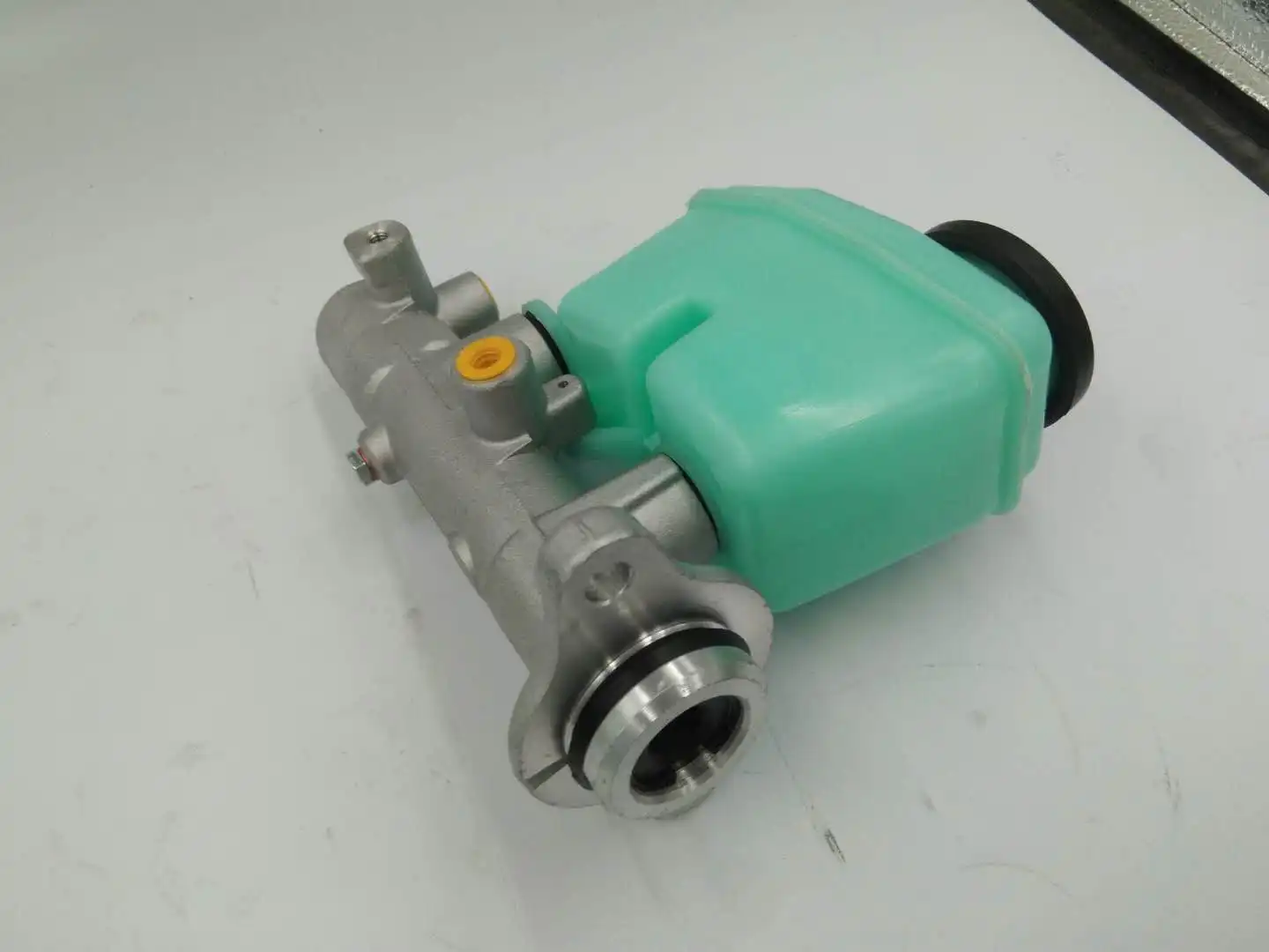 Wholesale Price Auto Brake Parts Brake Master Cylinder For Land Cruiser ...