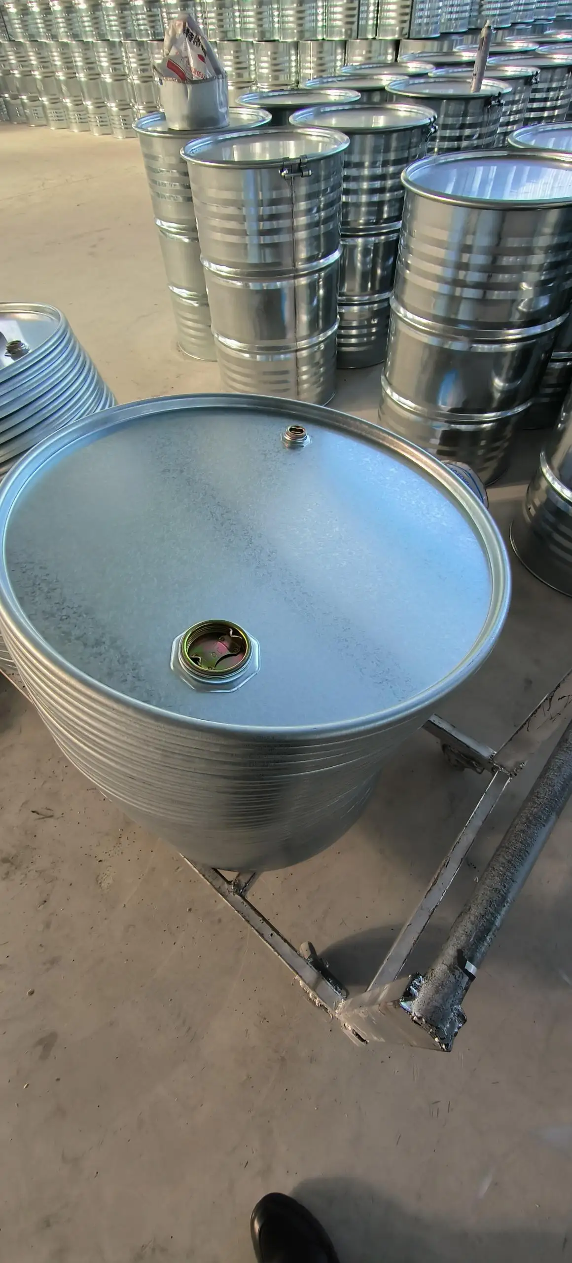 Customized Logo Iron Barrel Cover /steel Drum Lids With Diameter 57 Mm ...